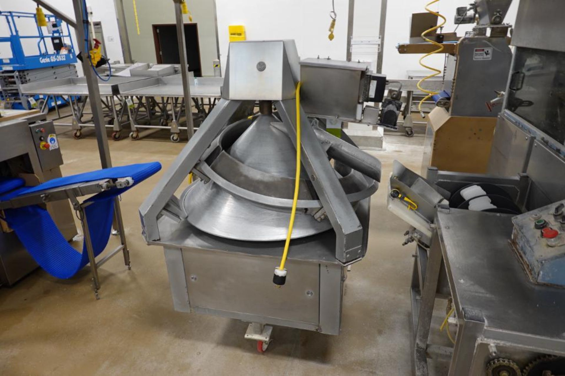Benier conical dough rounder, Model C05M, 208 volt, 39 in. infeed, 40 ...