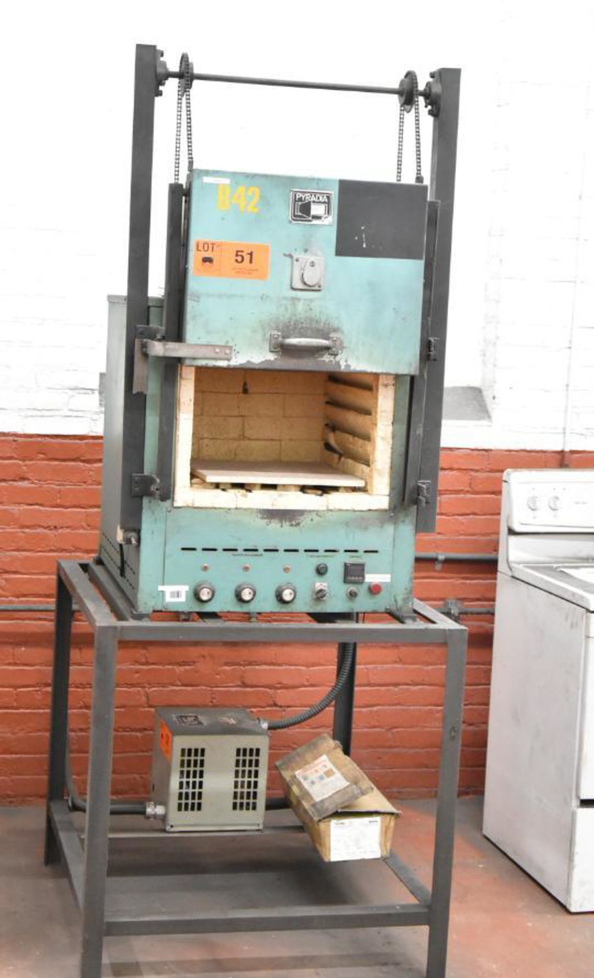 PYRADIA 300 BIG BENCH TOP FURNACE WITH 2300 F. MAX. TEMPERATURE, 18”X20 ...