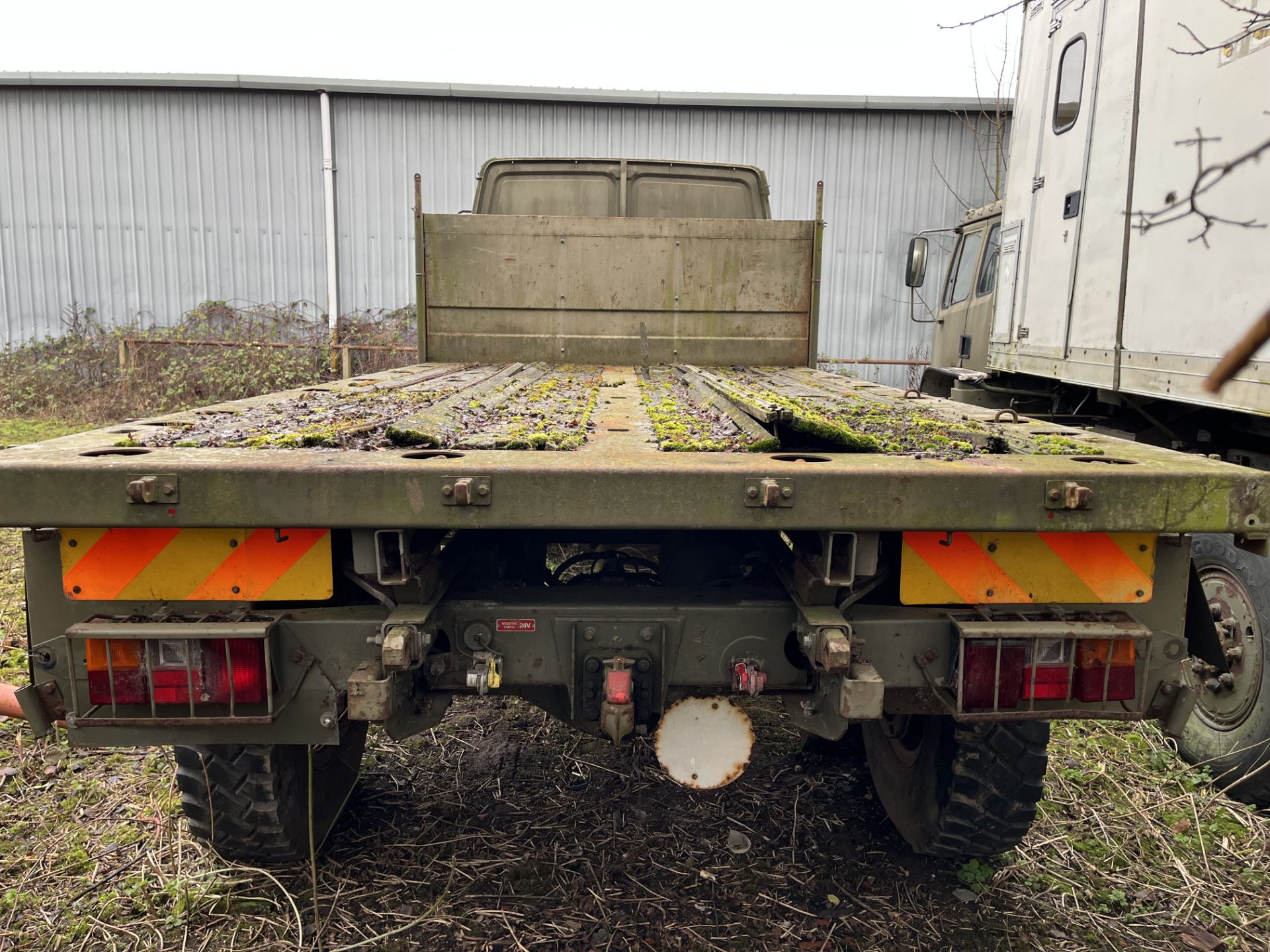 LEYLAND DAF ARMY WAGON WITH CONTAINER