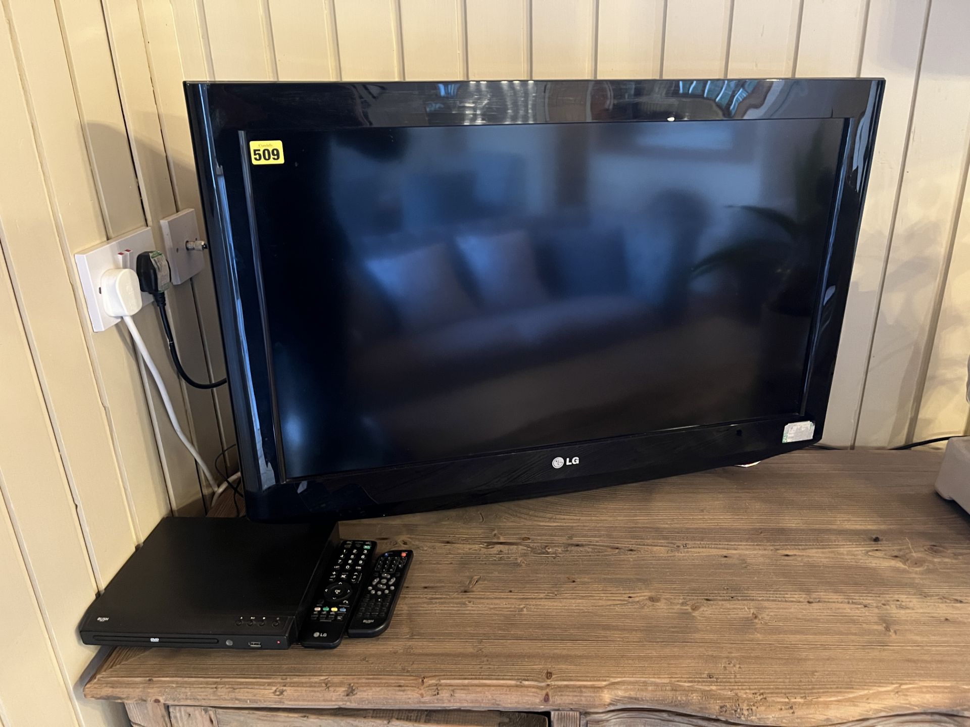 LG TELEVISION WITH DVD PLAYER