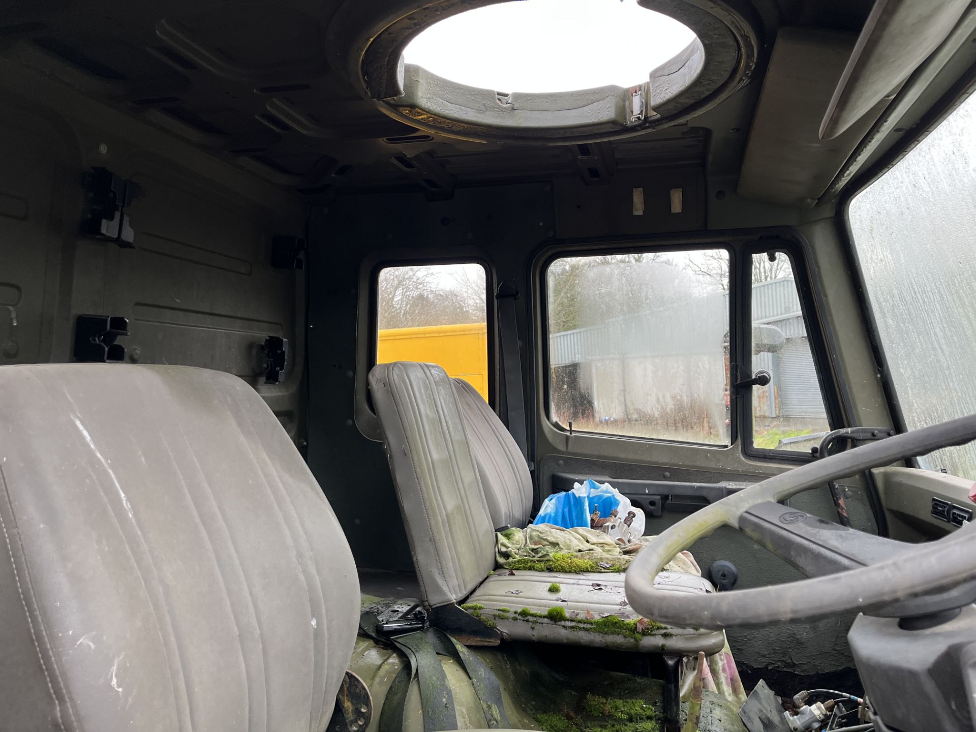 LEYLAND DAF ARMY WAGON WITH CONTAINER