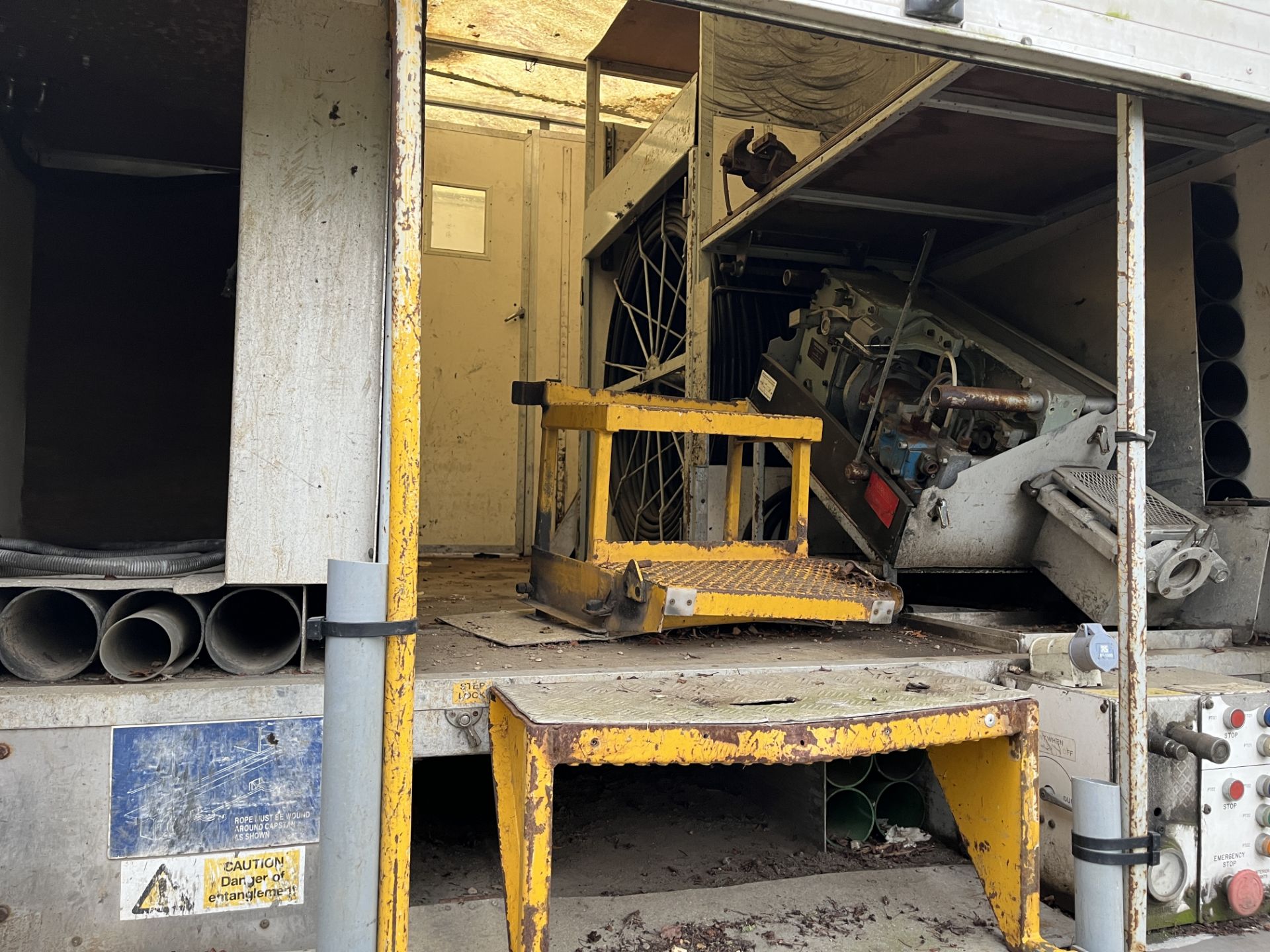 LEYLAND DAF ARMY WAGON WITH CONTAINER