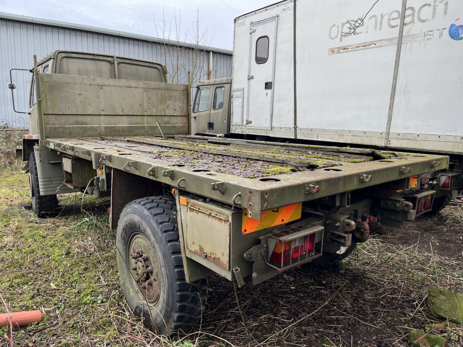 LEYLAND DAF ARMY WAGON WITH CONTAINER