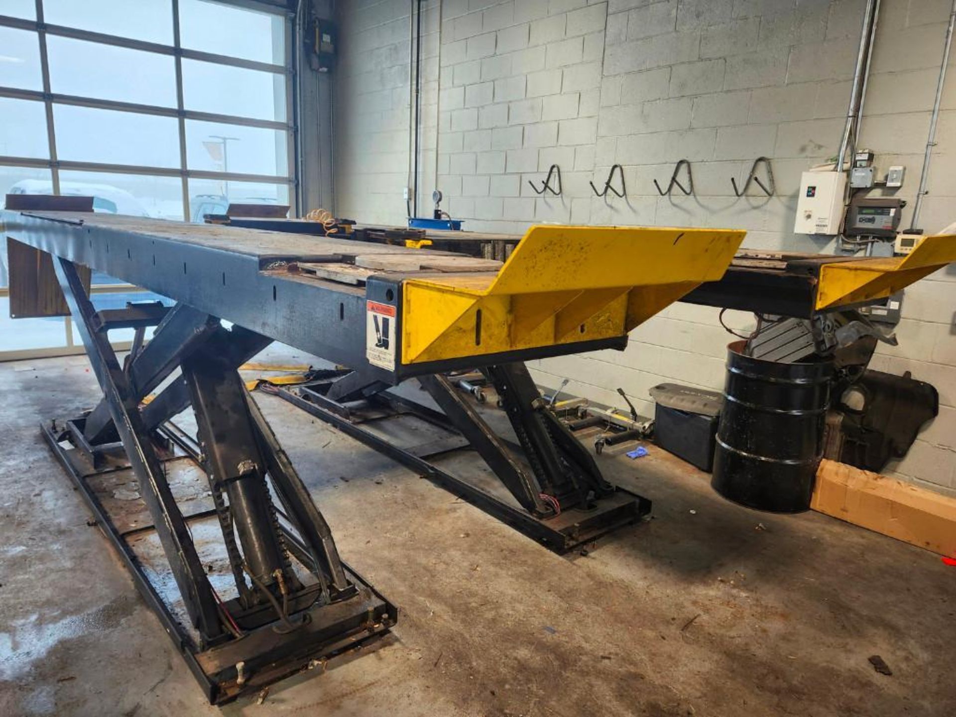 CHALLENGER LIFTS / SNAP-ON EELR593A 14,000LBS CAP SCISSOR TYPE DRIVE-ON ...
