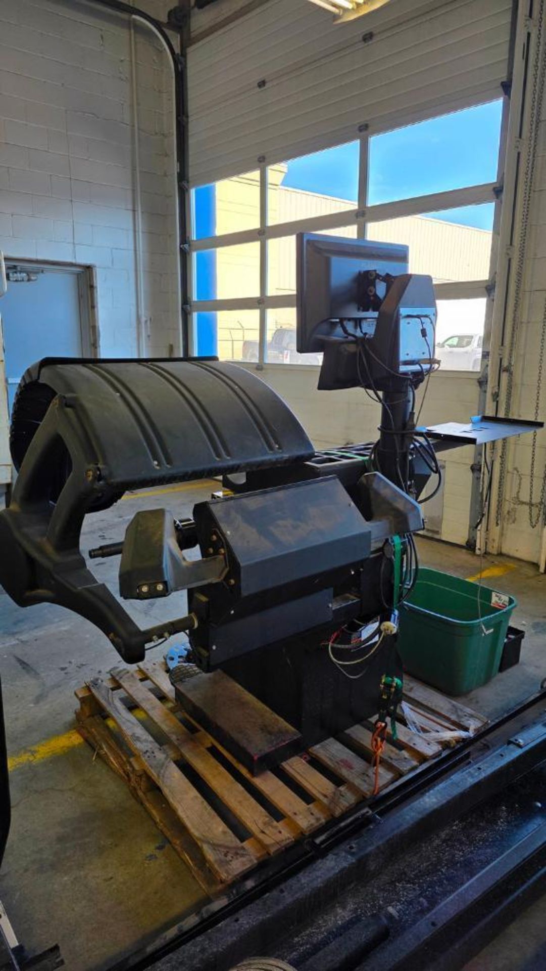 JOHN BEAM (SNAP ON) B200P (EEWB582AP230) WHEEL BALANCER, S/N 582CL013 ...