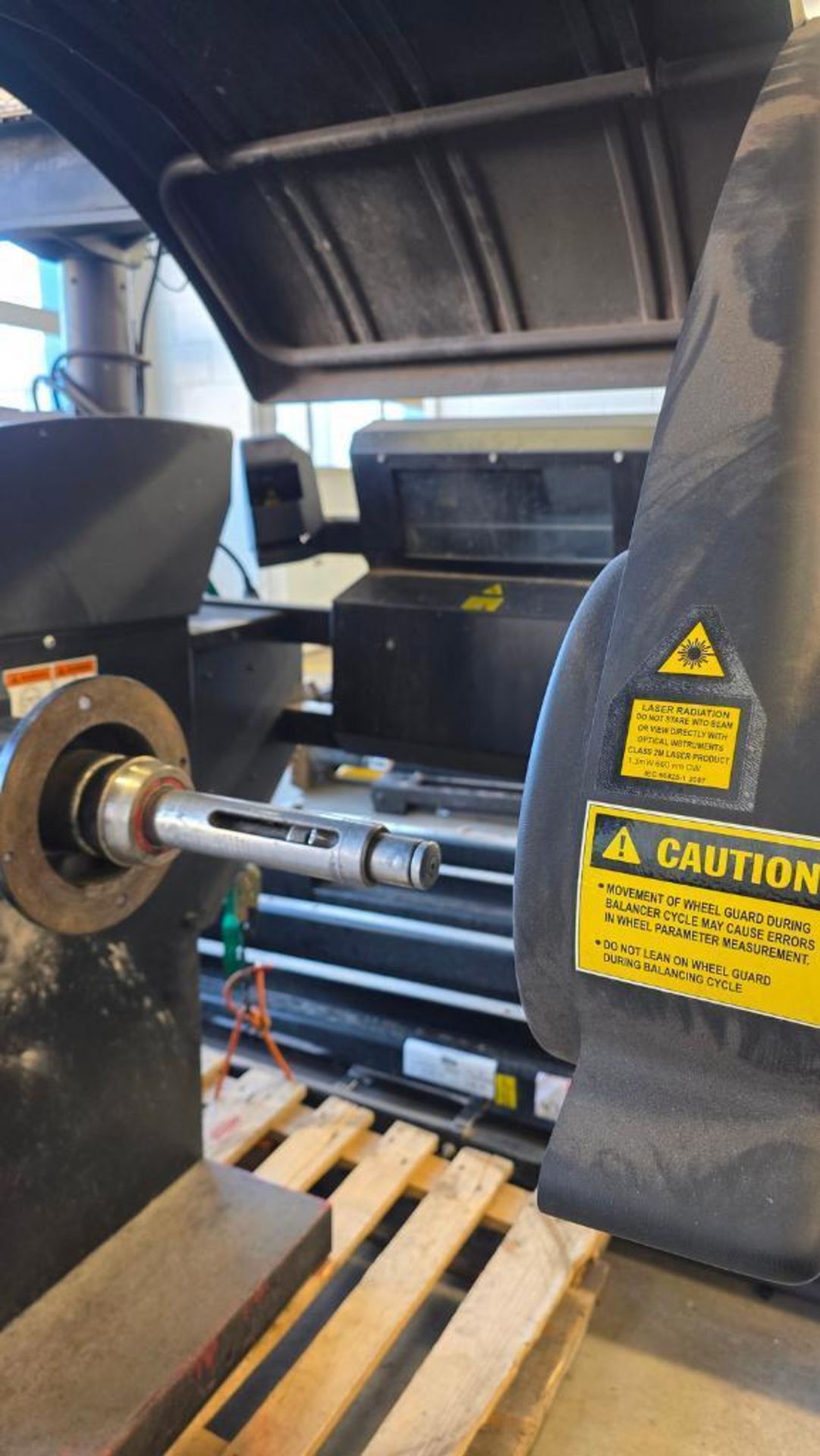 JOHN BEAM (SNAP ON) B200P (EEWB582AP230) WHEEL BALANCER, S/N 582CL013 ...