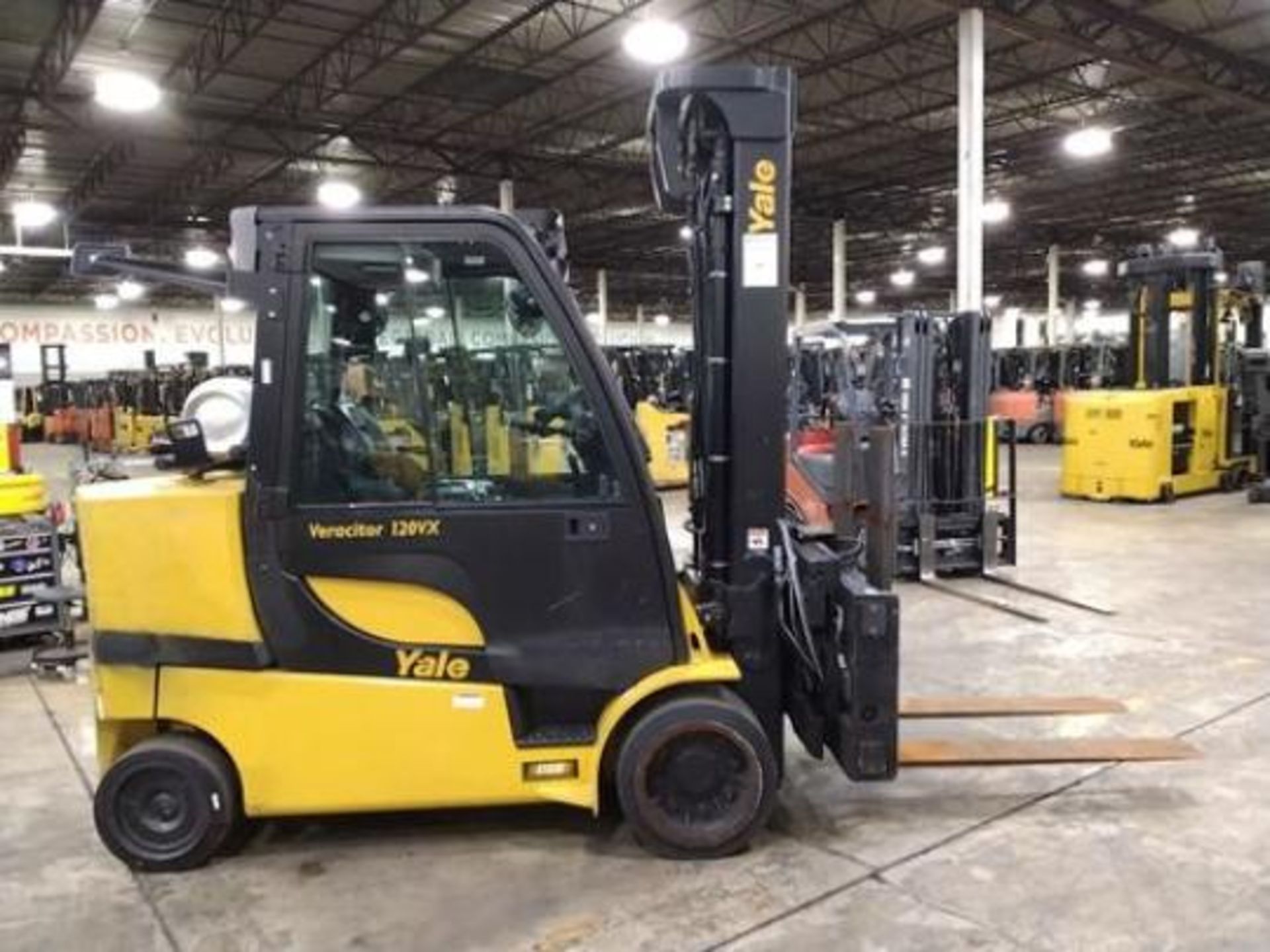 2021 Yale Model GLC050 12,000lbs LPG Forklift with 221 Lift Height 9392 ...