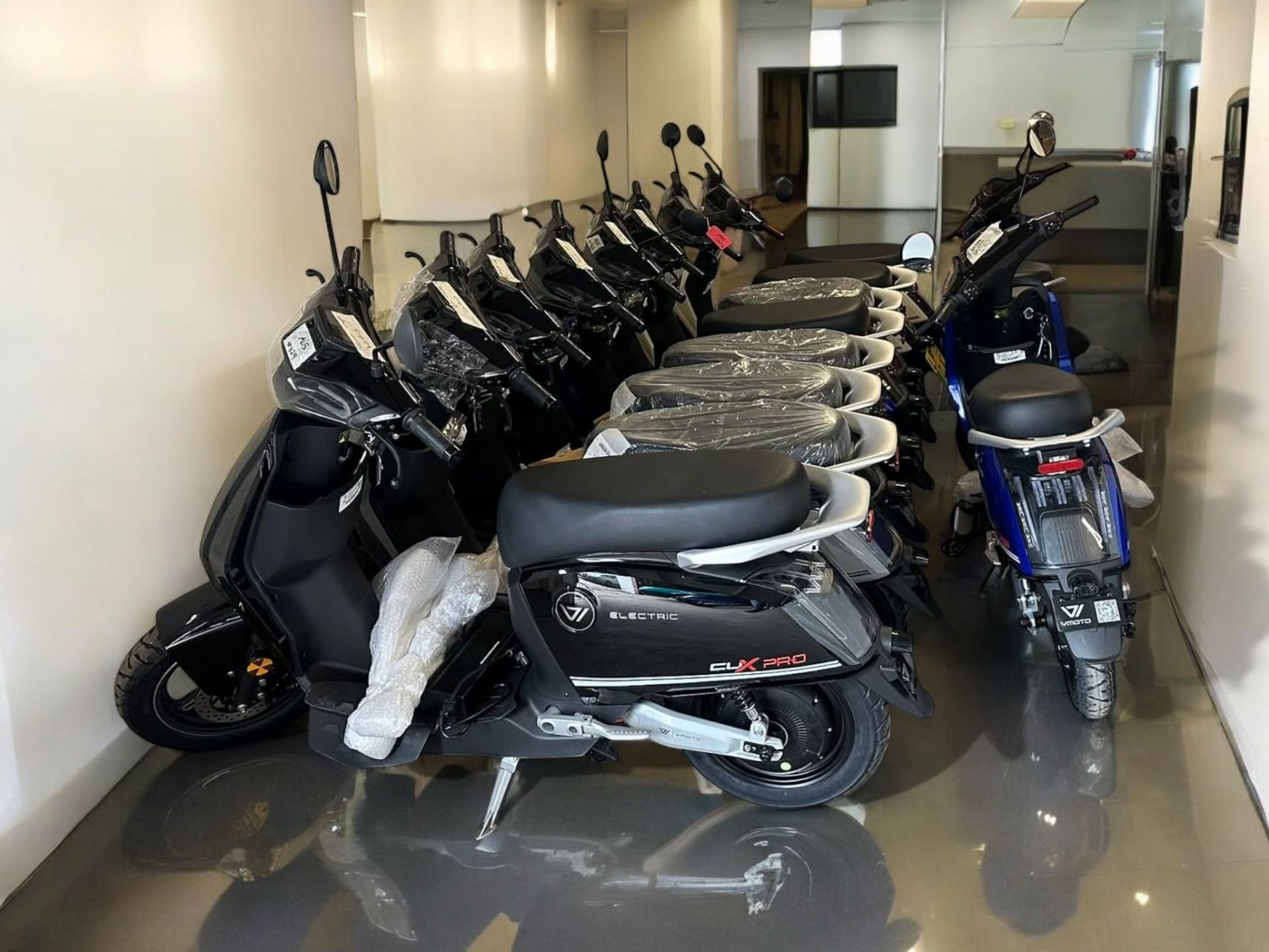 Grey BRAND NEW 2025 ROAD LEGAL VMOTO CUX PRO ELECTRIC MOPED (50CC ...
