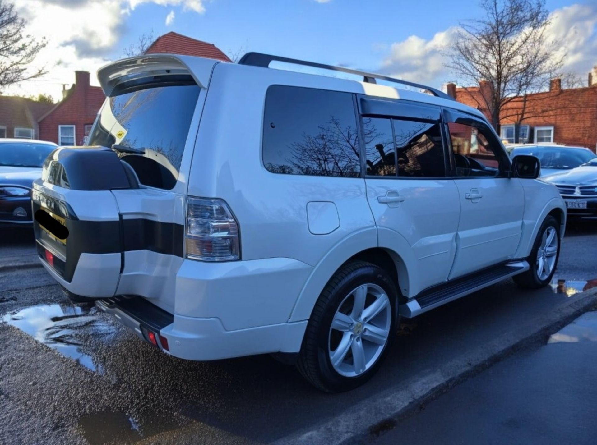 Presenting a 2016 Mitsubishi Shogun SG4 DI-D LWB Auto finished in white ...
