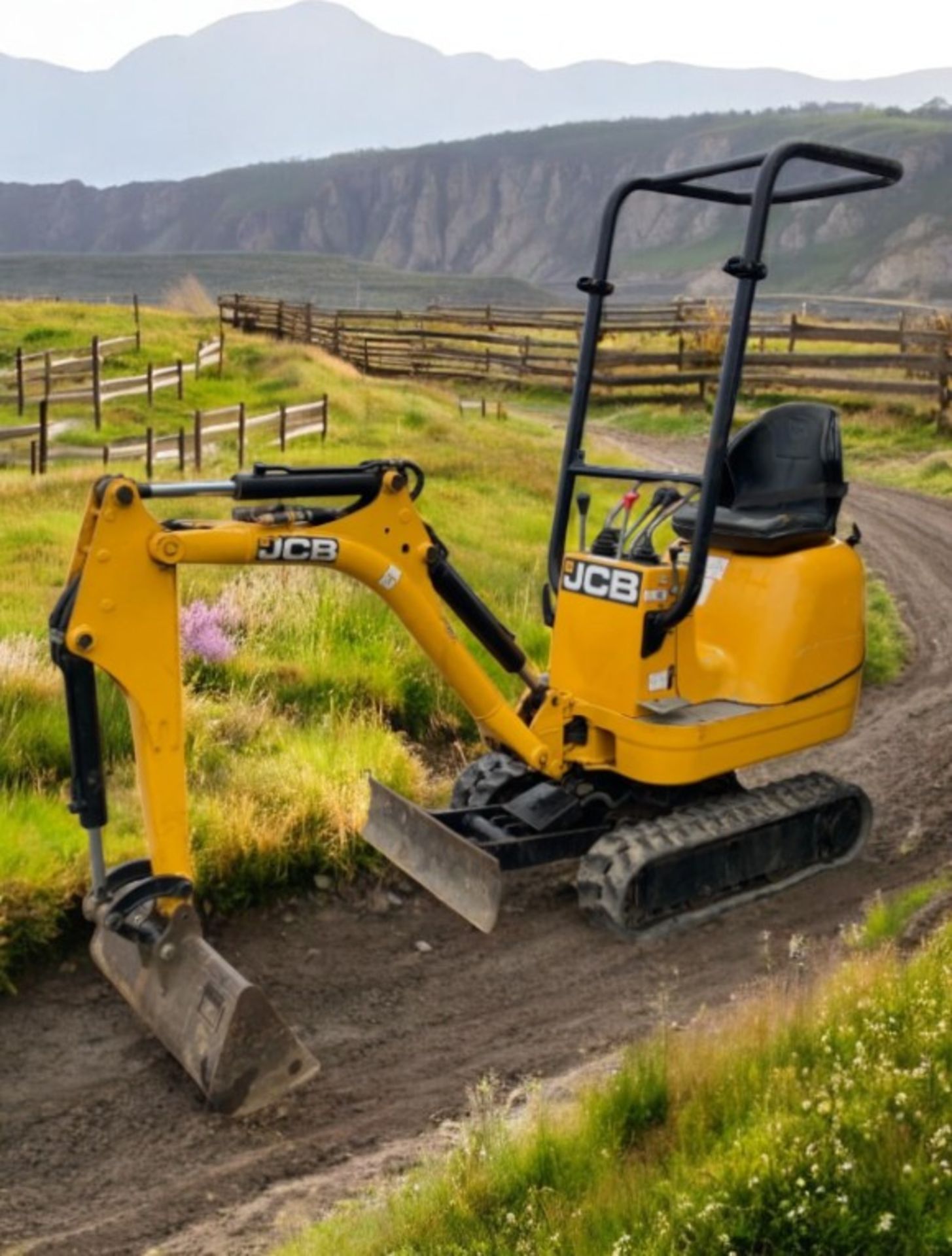 JCB 8008 CT Micro ExcavatorMake: JCBModel: 8008 CTType: Micro ...