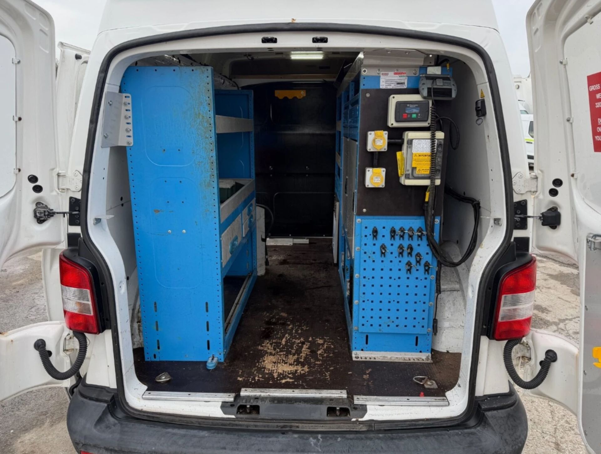 This 2014 VOLKSWAGEN TRANSPORTER T32 ST-LINE TDI 4M L1H1 (4,892mm long ...