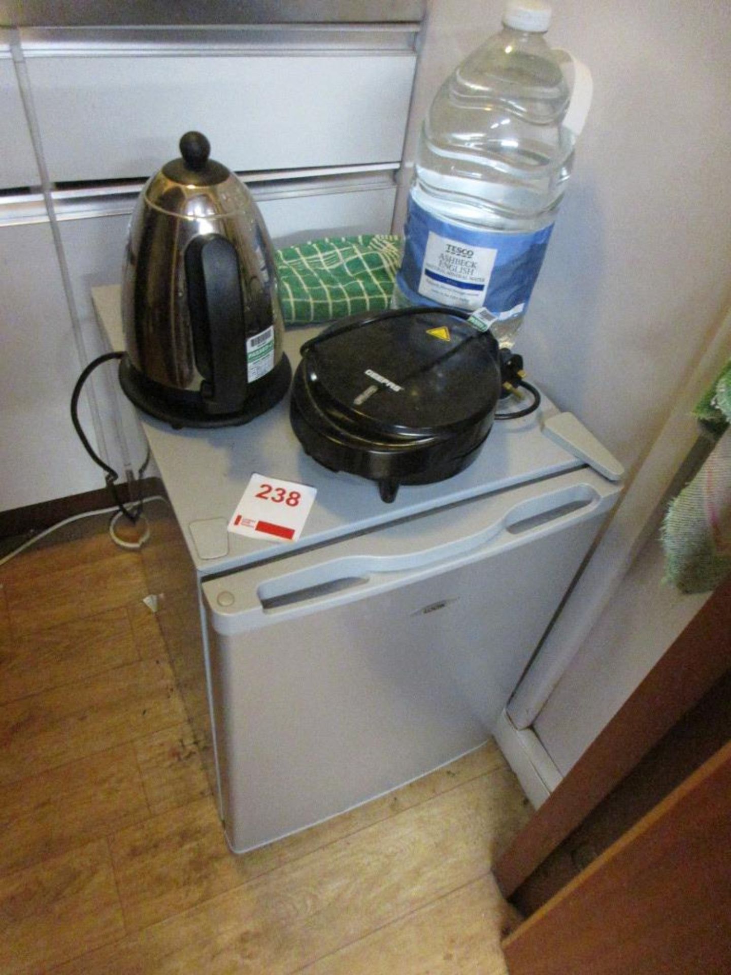 Logik table top fridge, kettle, omelette maker