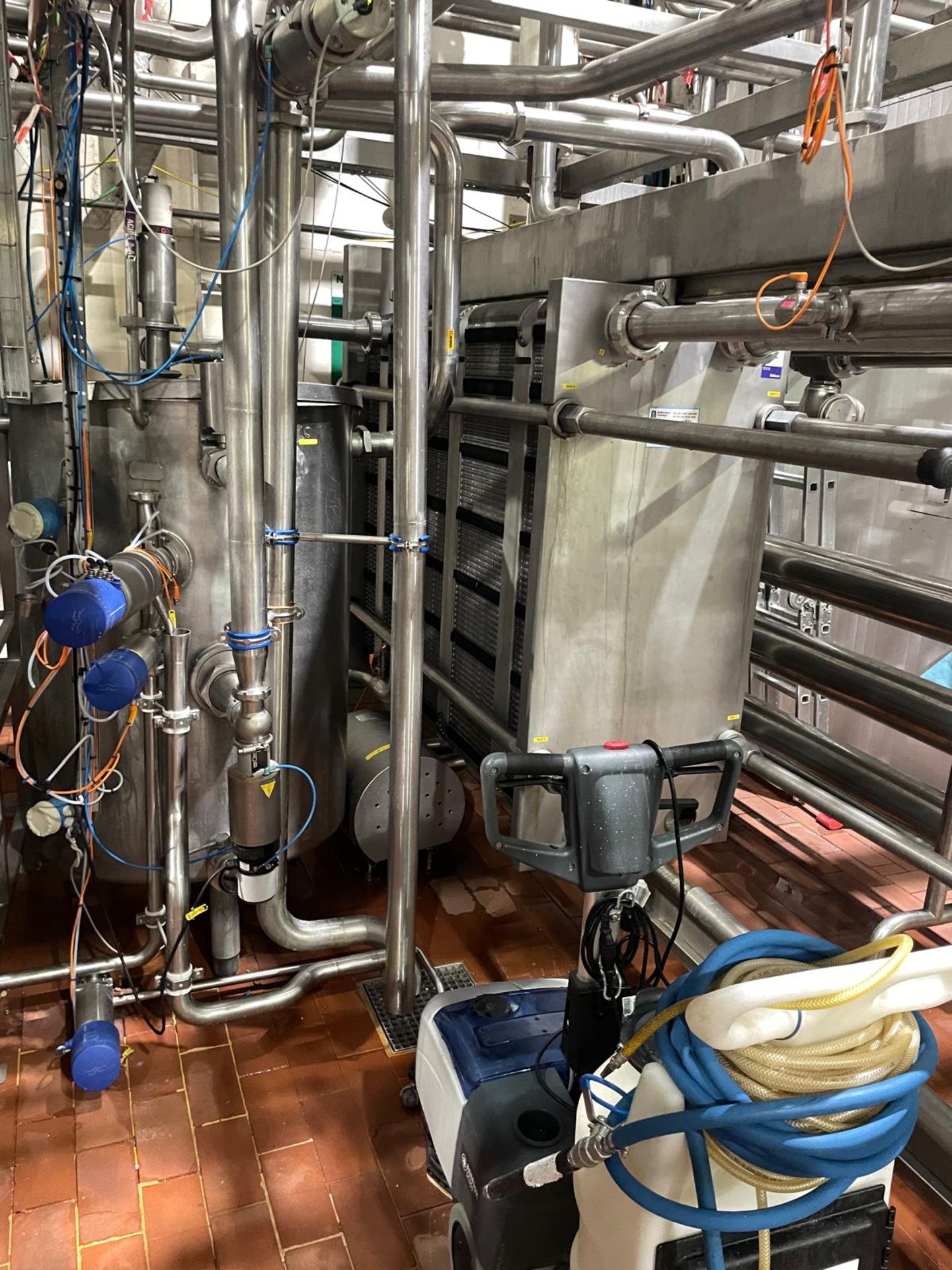 Tetra Pak Whey R52 Pasteuriser, 26,000 Ltrs per hour, I Balance tank, 2 ...