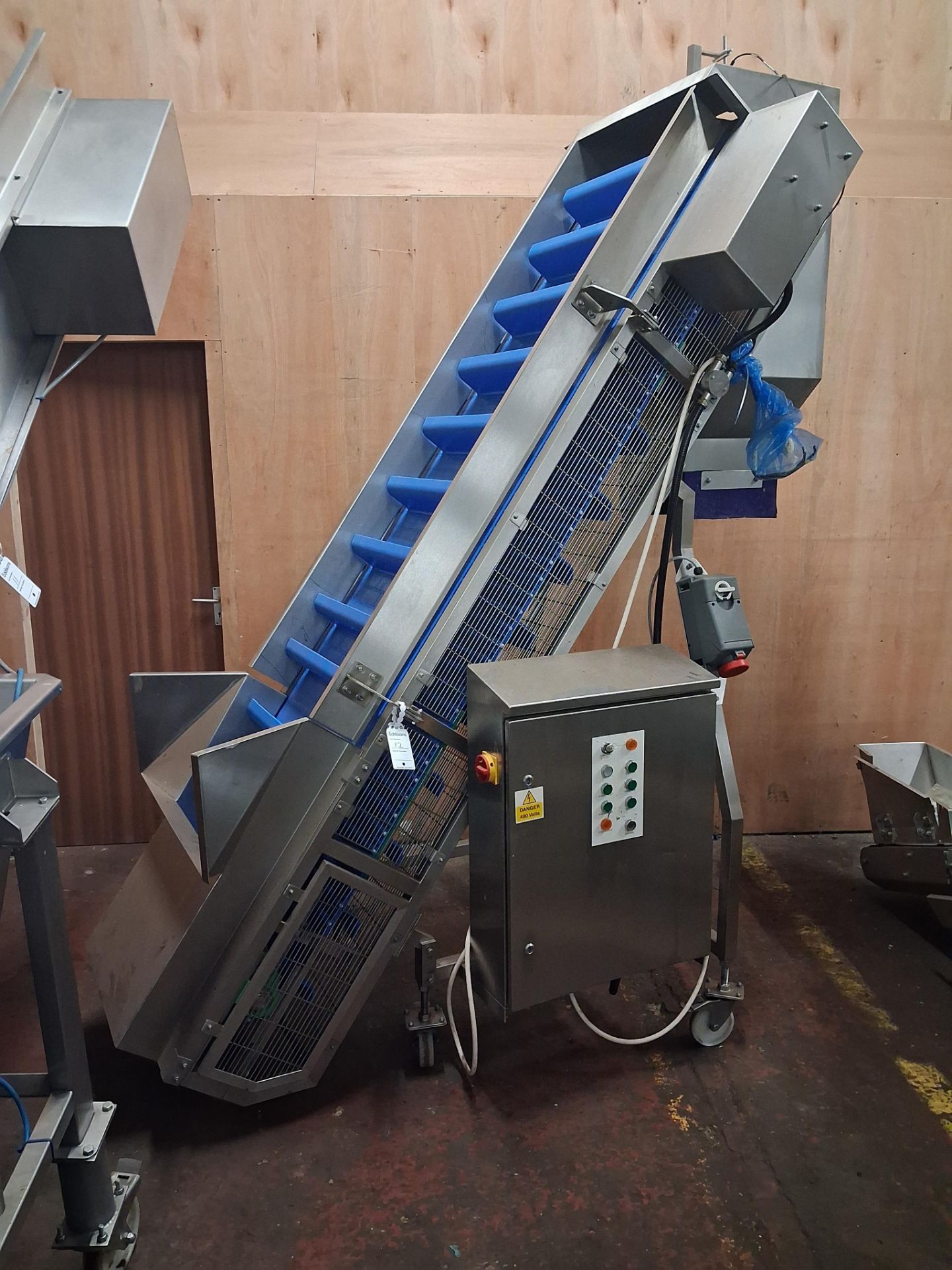 Stainless steel modular plastic scooped incline conveyor - conveyor ...