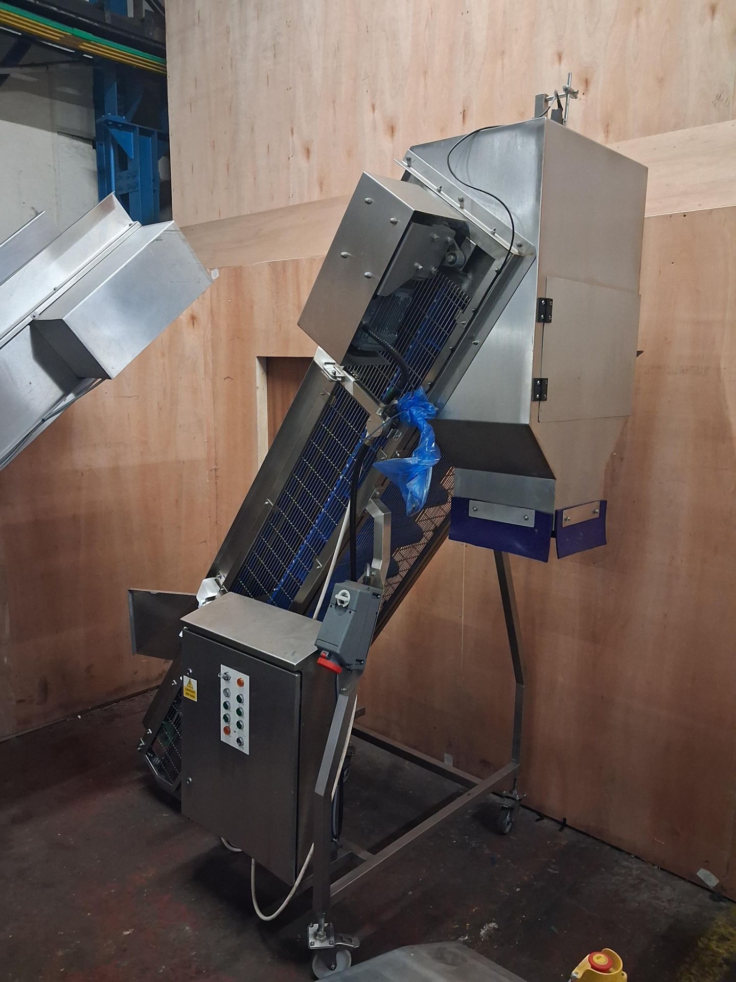 Stainless steel modular plastic scooped incline conveyor - conveyor ...