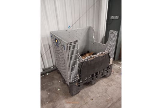 5 x Plastic stillages