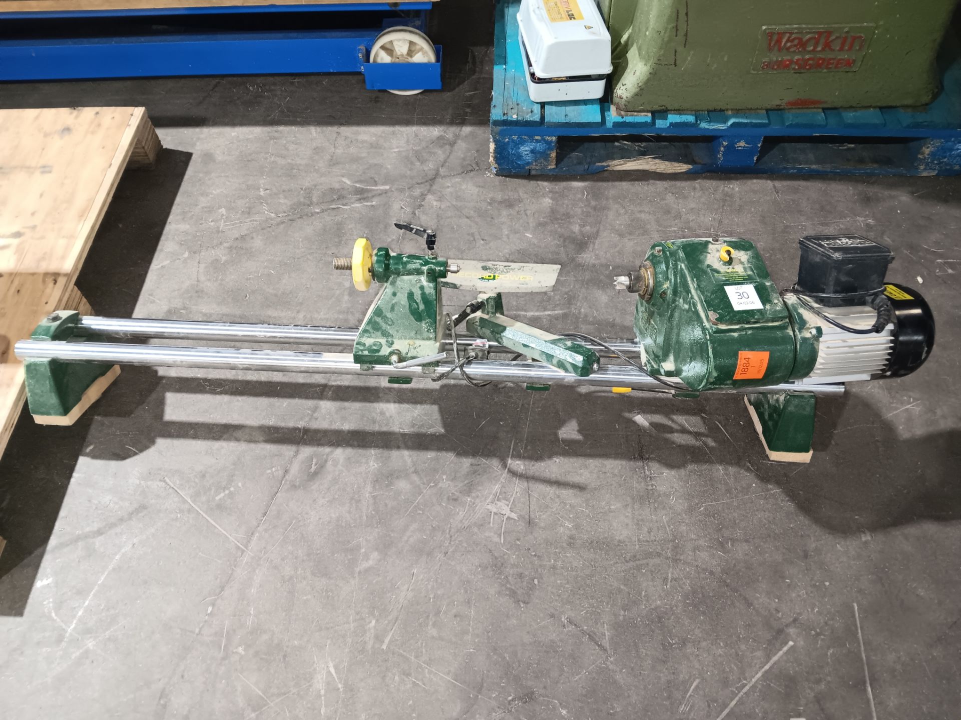 Record Power CL3 Wood Turning Lathe. Please note this lot has a £5 plus ...