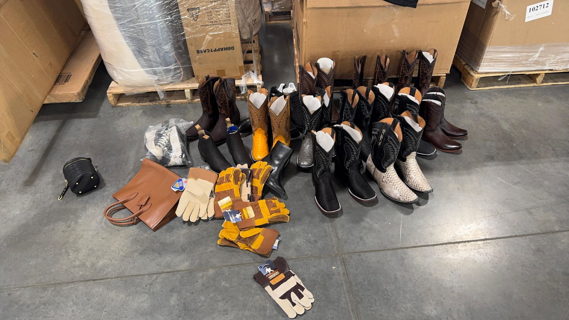 Clothing: 3M insulated, boots, Adidas, no boundaries, quints, David ...