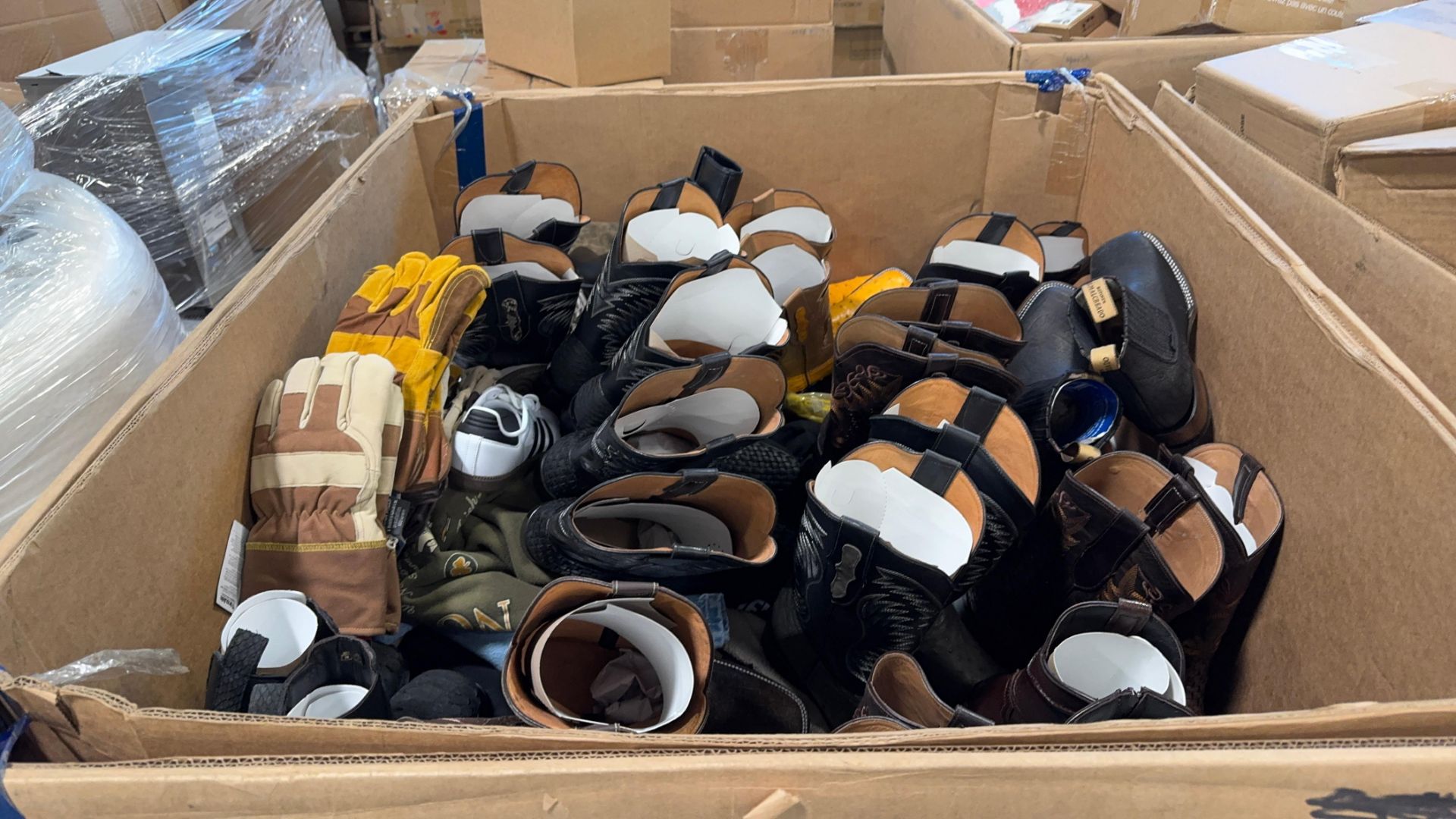 Clothing: 3M insulated, boots, Adidas, no boundaries, quints, David ...