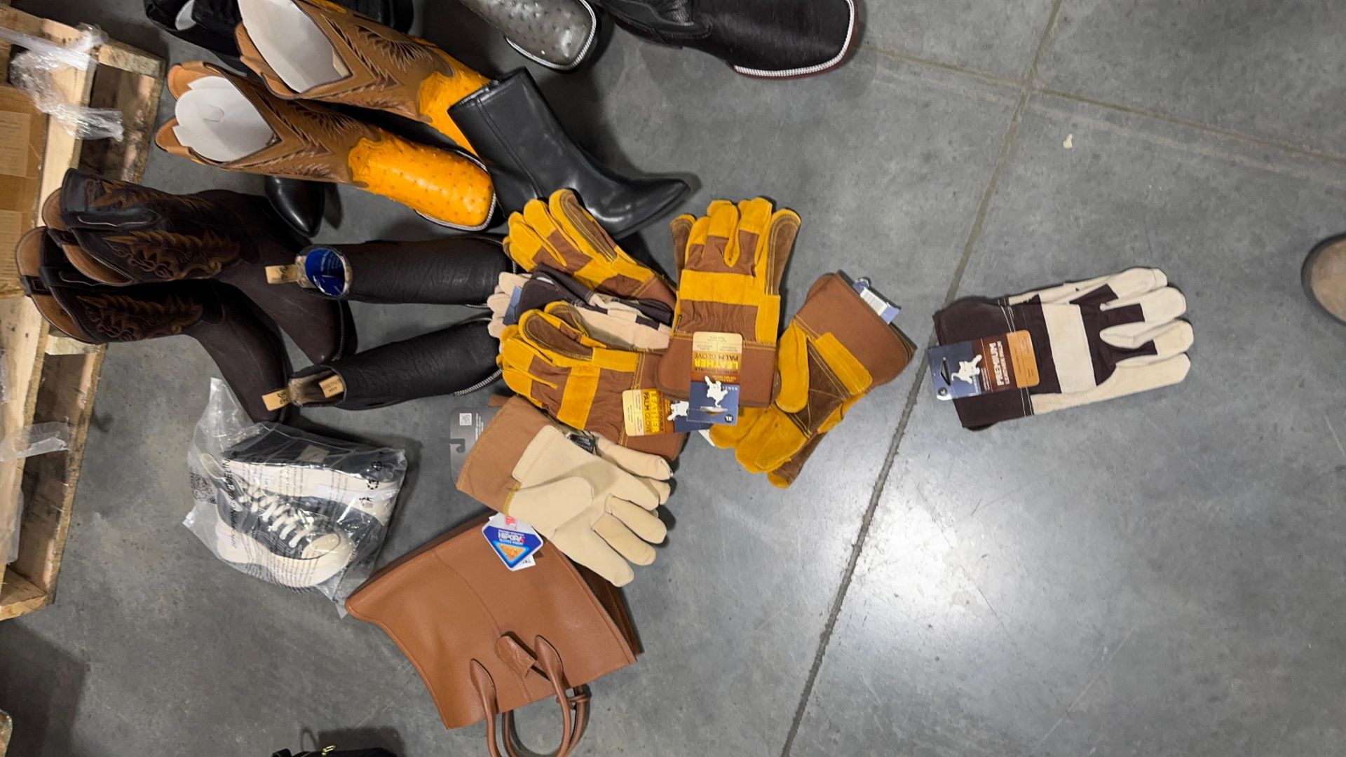 Clothing: 3M insulated, boots, Adidas, no boundaries, quints, David ...