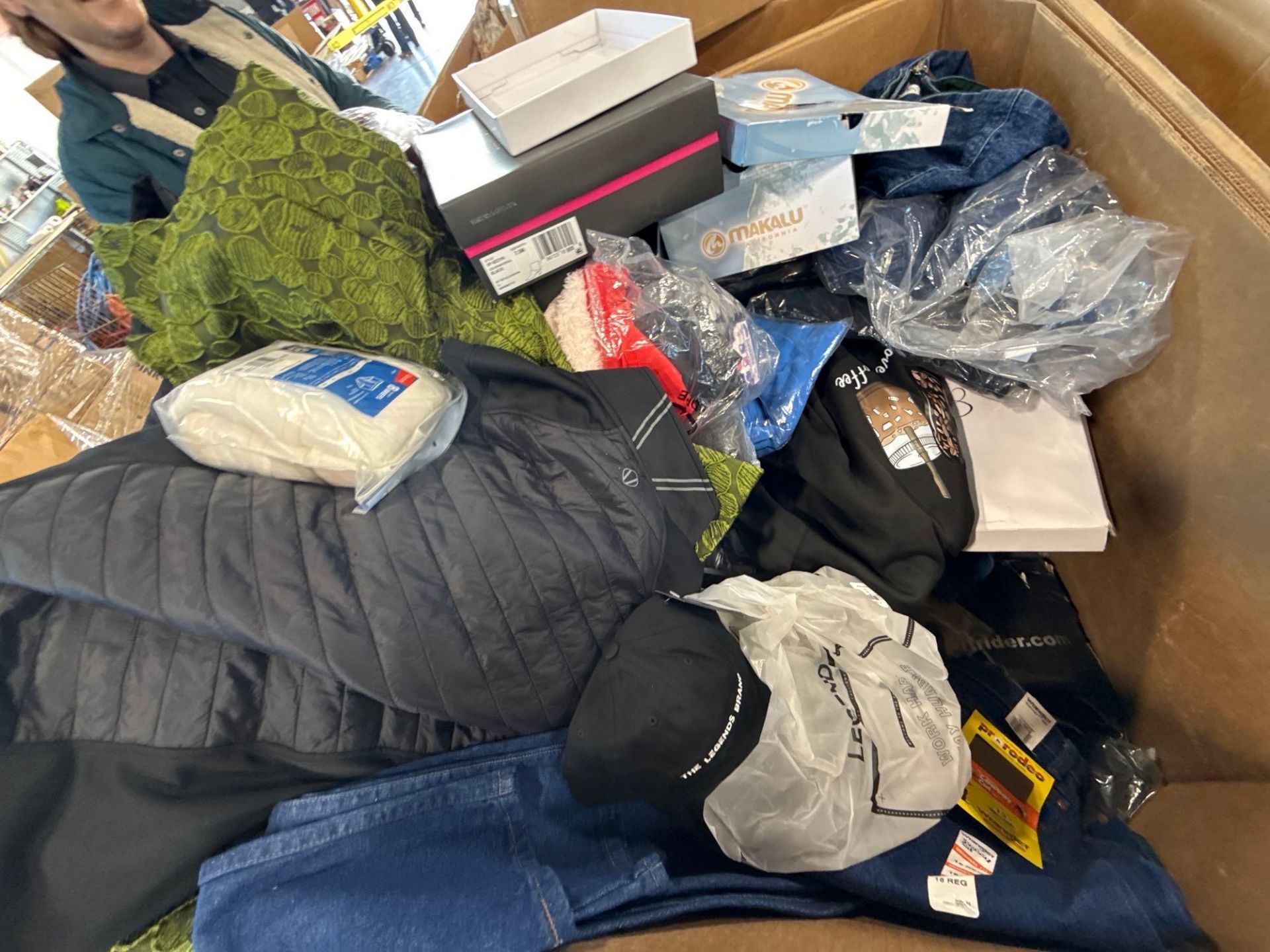Clothing: crown vintage, BO Bluey, trainer liners, REISS, boo-hoo man ...