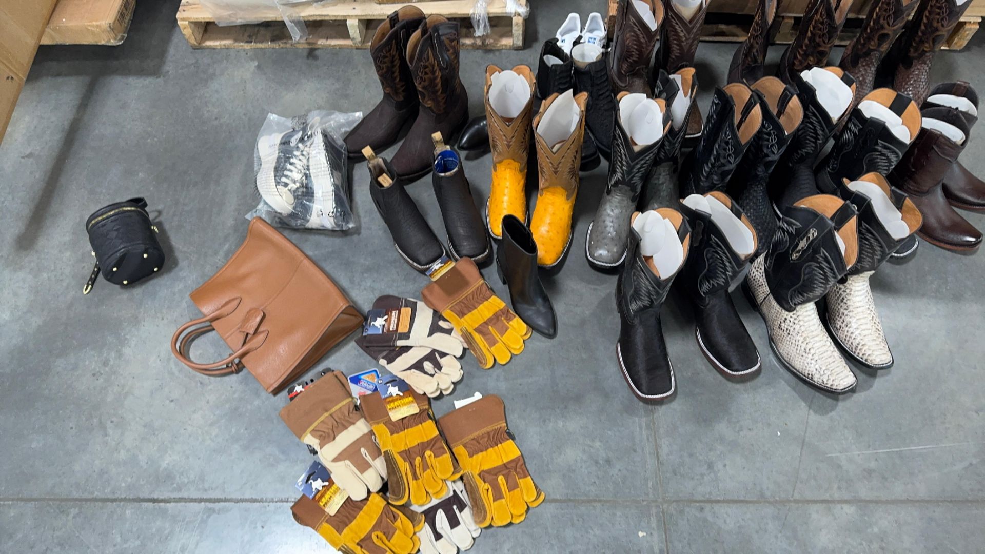 Clothing: 3M insulated, boots, Adidas, no boundaries, quints, David ...