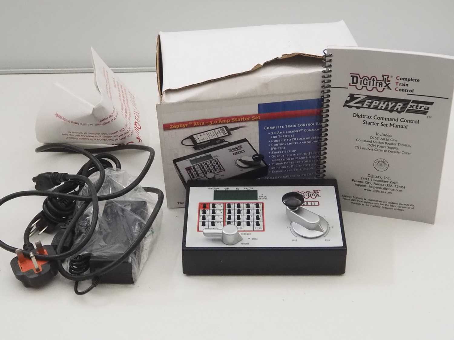 OO gauge digital DCC controllers and accessories by LENZ, DIGITRAX and ...
