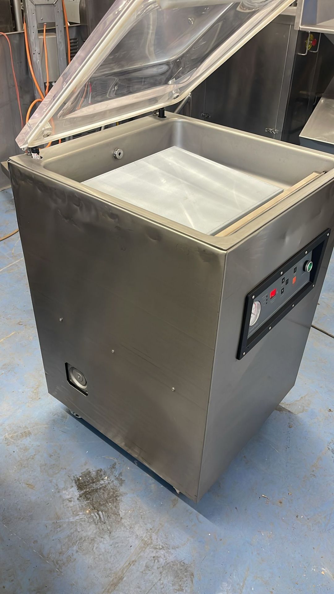 1 x Vacuum packer 500mm sealing bars. Mobile. Lift out: £50. Located ...