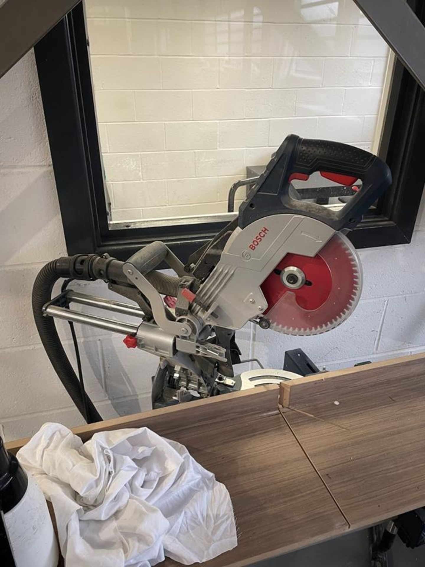 Bosch GCM8SJL Adjustable cross cut saw on fold out standDate of ...