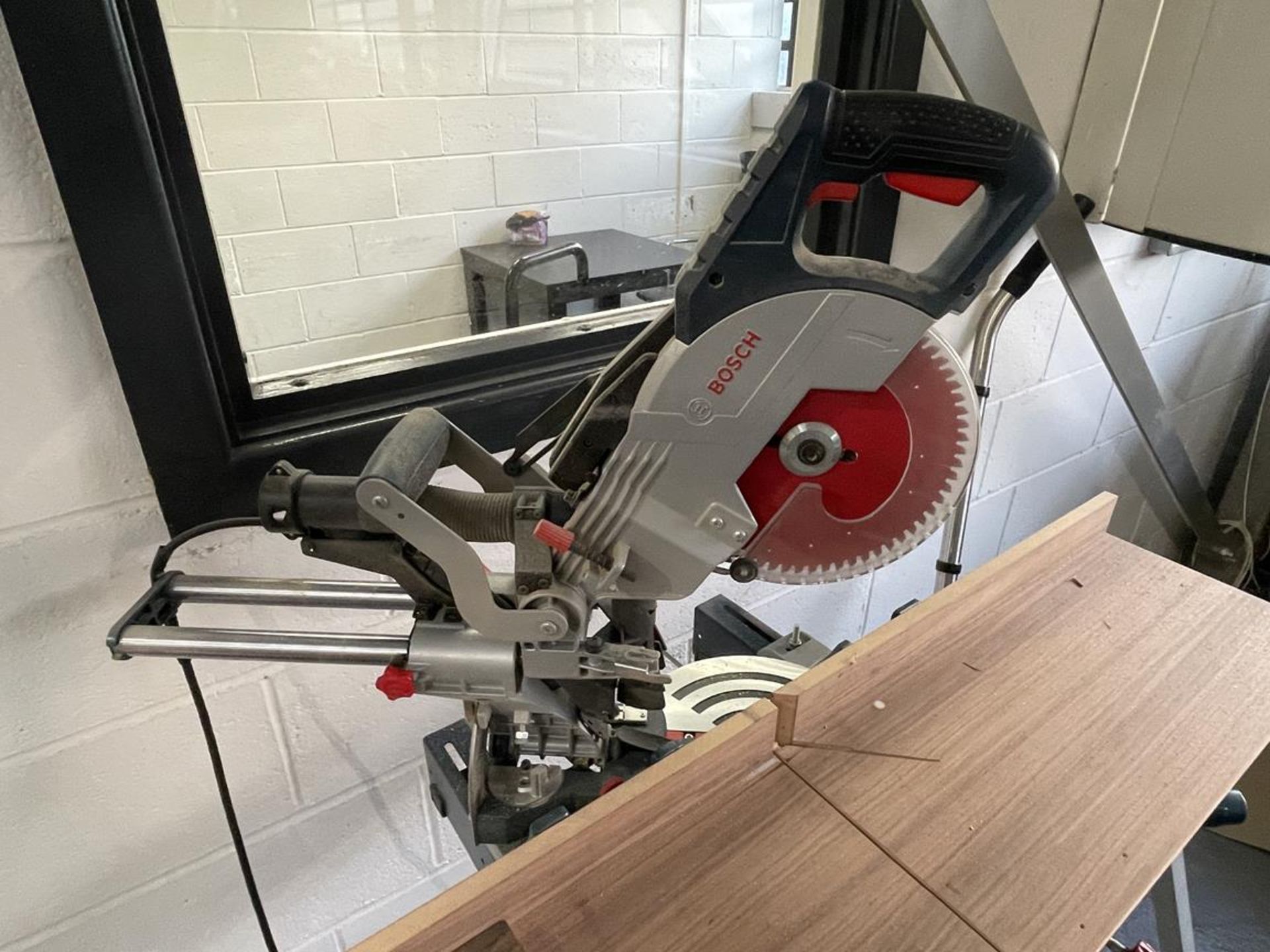 Bosch GCM8SJL Adjustable cross cut saw on fold out standDate of ...