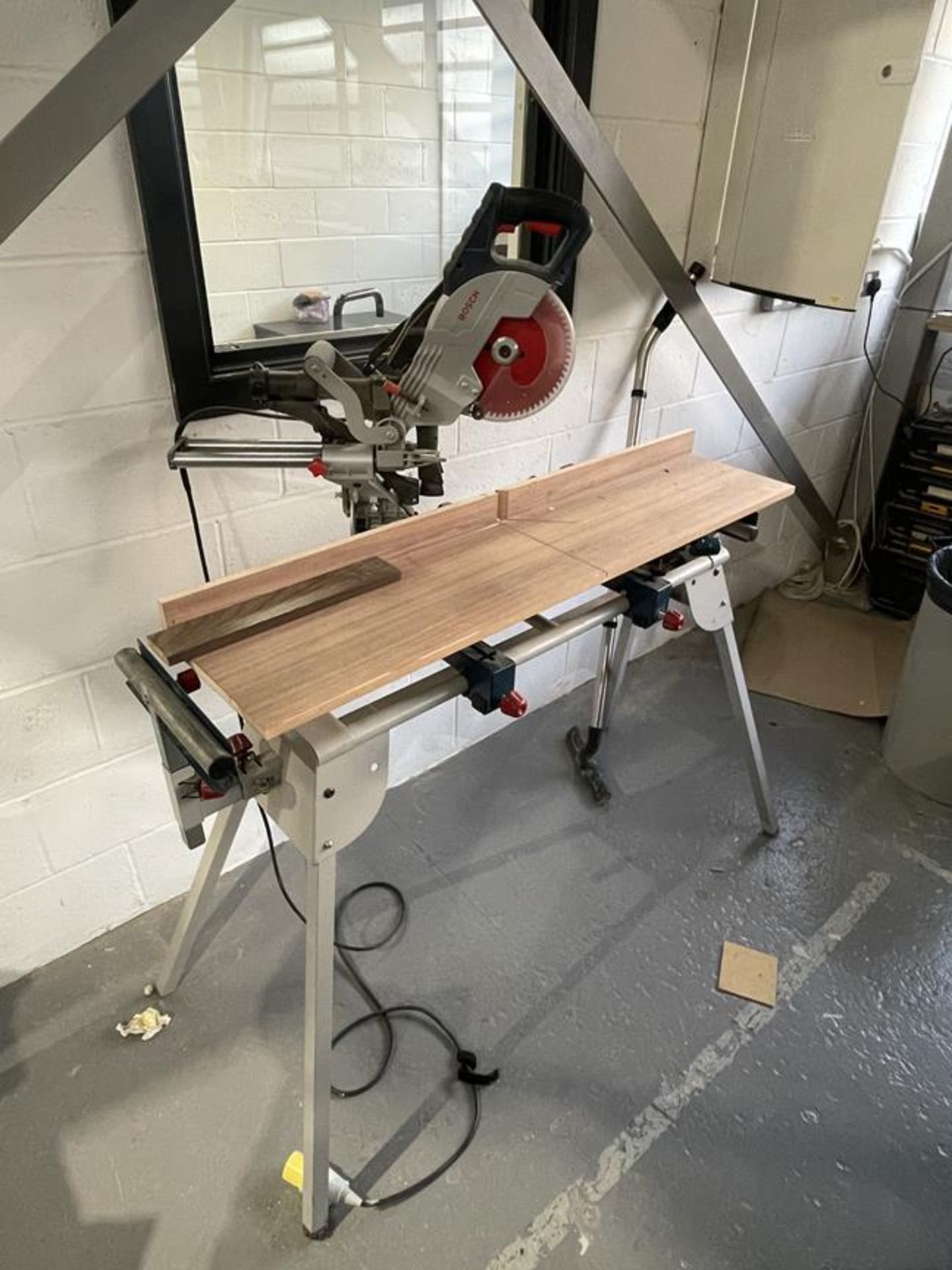 Bosch GCM8SJL Adjustable cross cut saw on fold out standDate of ...