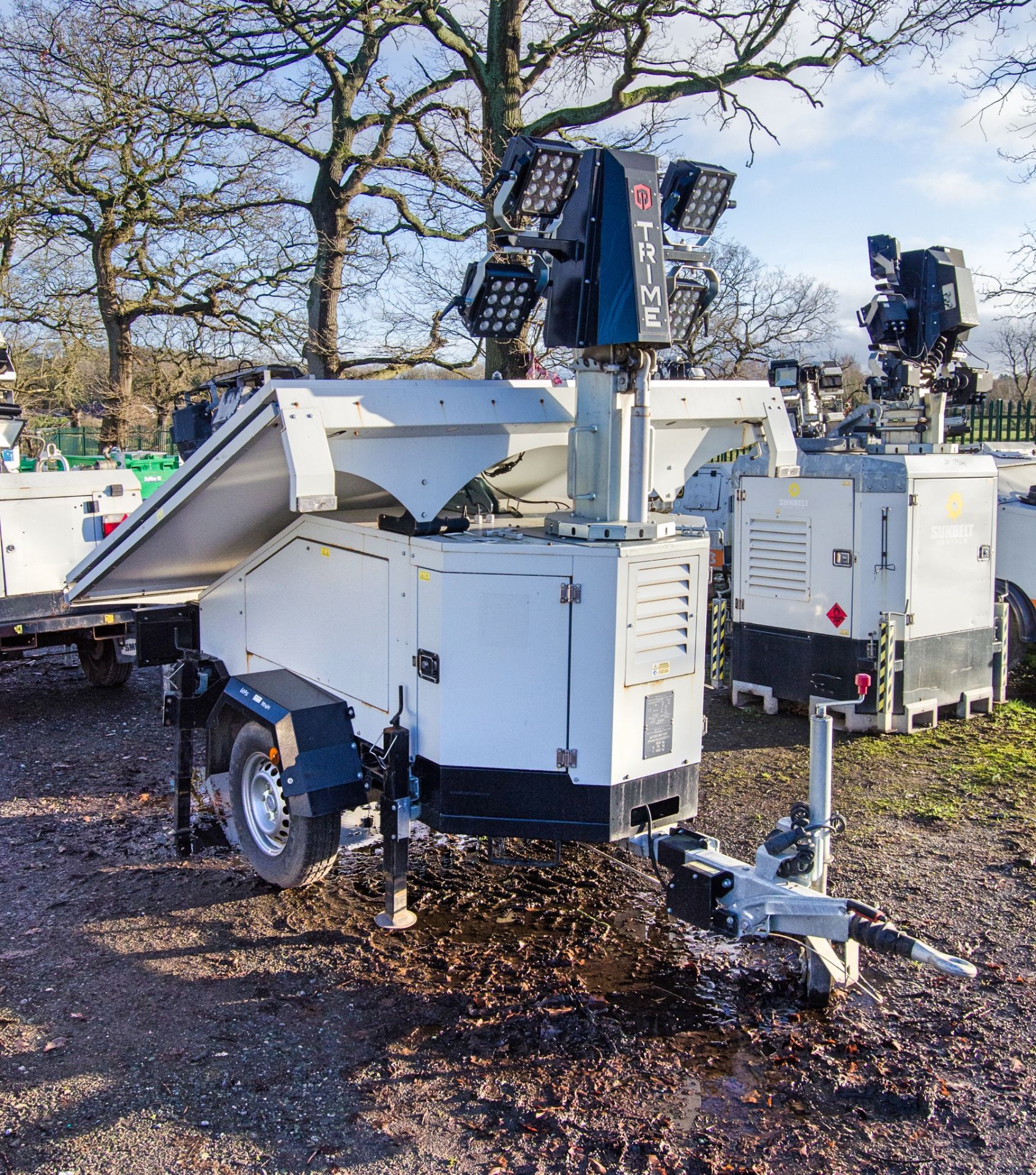 Trime X-Solar solar powered 4 head LED fast tow mobile lighting tower ...