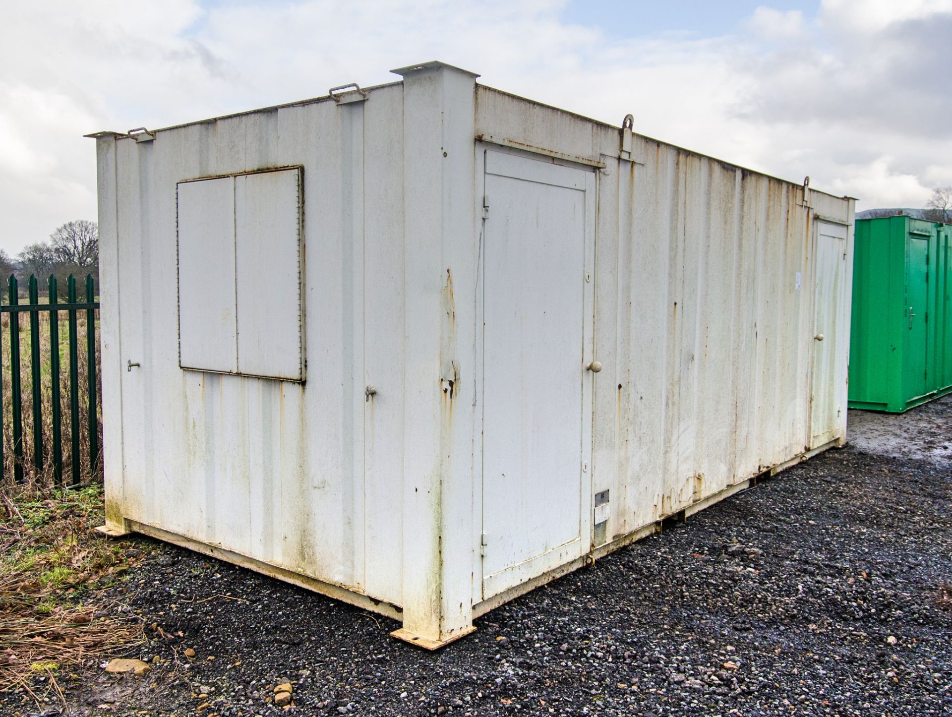 21ft x 9ft steel anti-vandal welfare site unit Comprising of: Canteen ...