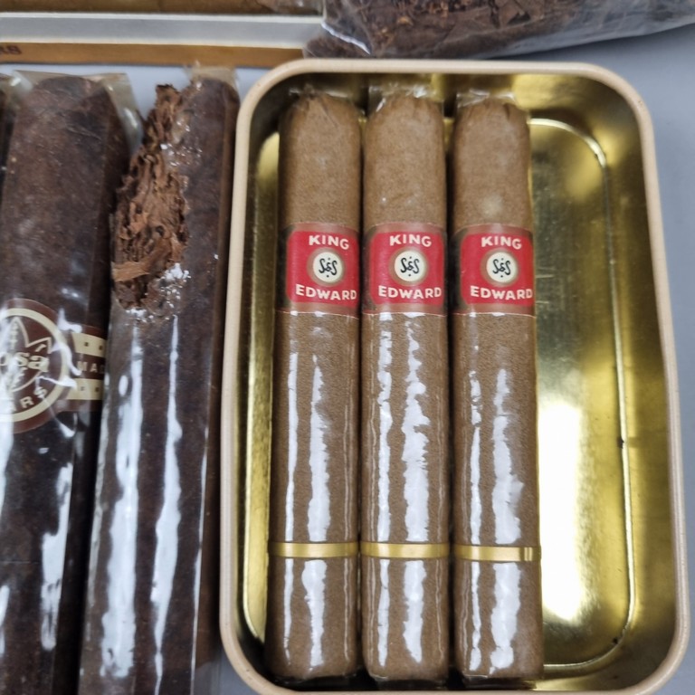 Various individually wrapped Cigars in non-matching tins/boxes ...