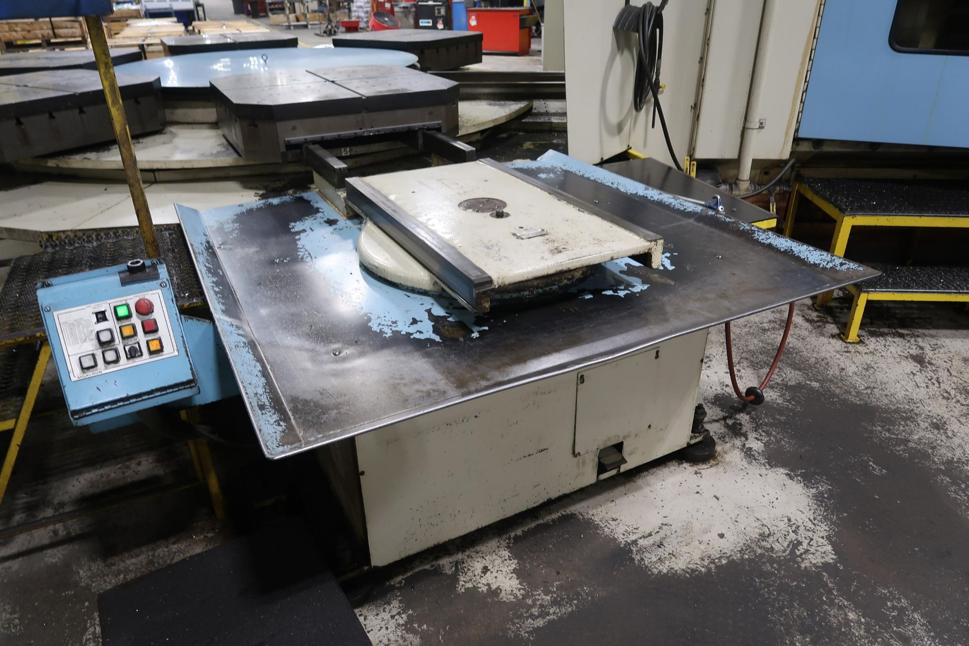 Cincinnati Milacron T-40 4-Axis Horizontal Machining Center, (6) 39.4 x ...