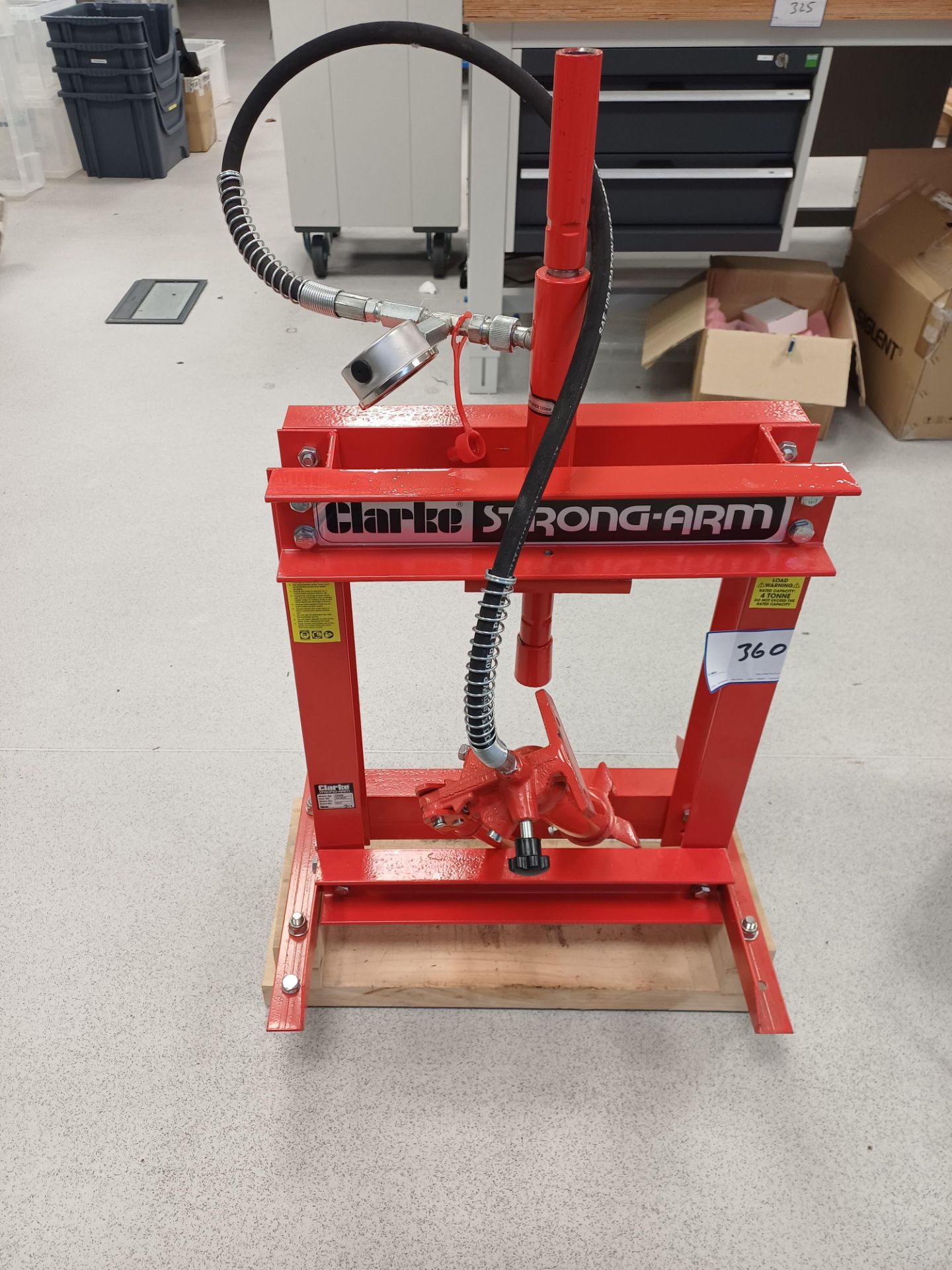 Clarke Strongarm CSA4B 4 Tonne Hydraulic Bench Press