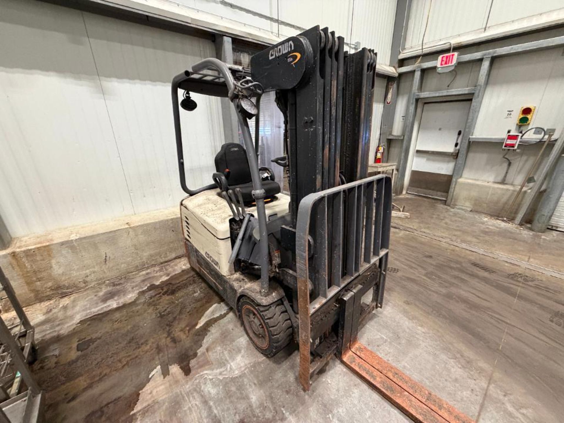 Sit-down Electric Forklift - Crown, Model 5700 Series, S/N: Unknown ...