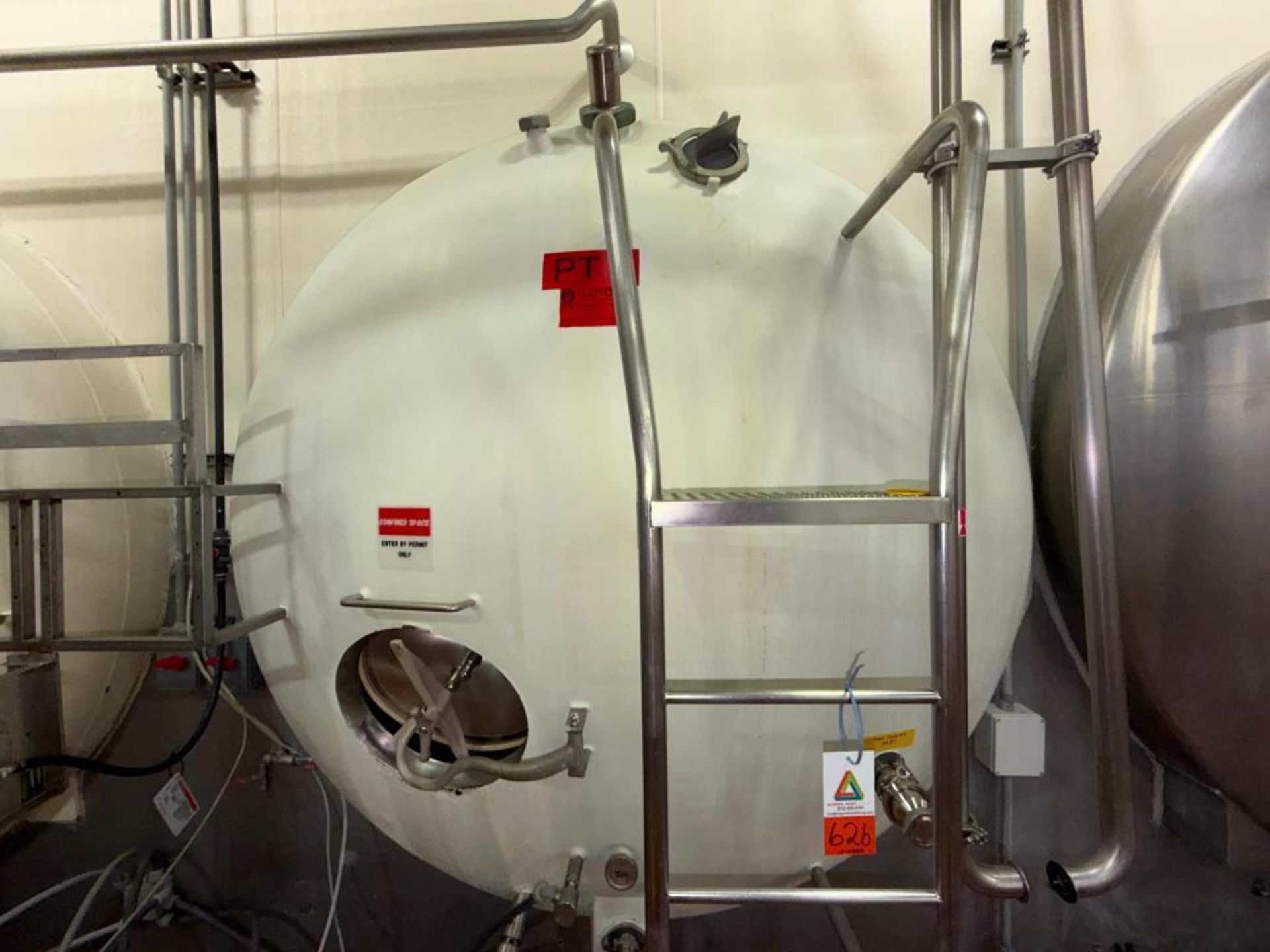 SS Horizontal Refrigerated Tank - 3000 Gallon, Top Agitation, Front ...