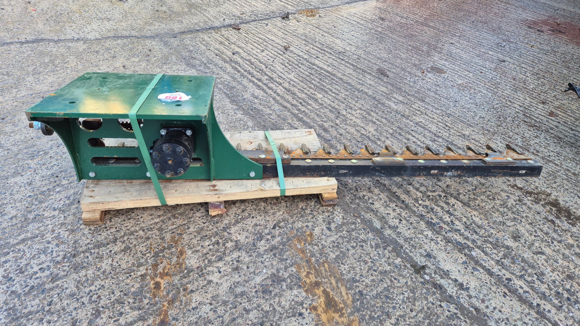 UNUSED HYDRAULIC FINGER BAR MOWER TO SUIT MINI DIGGER