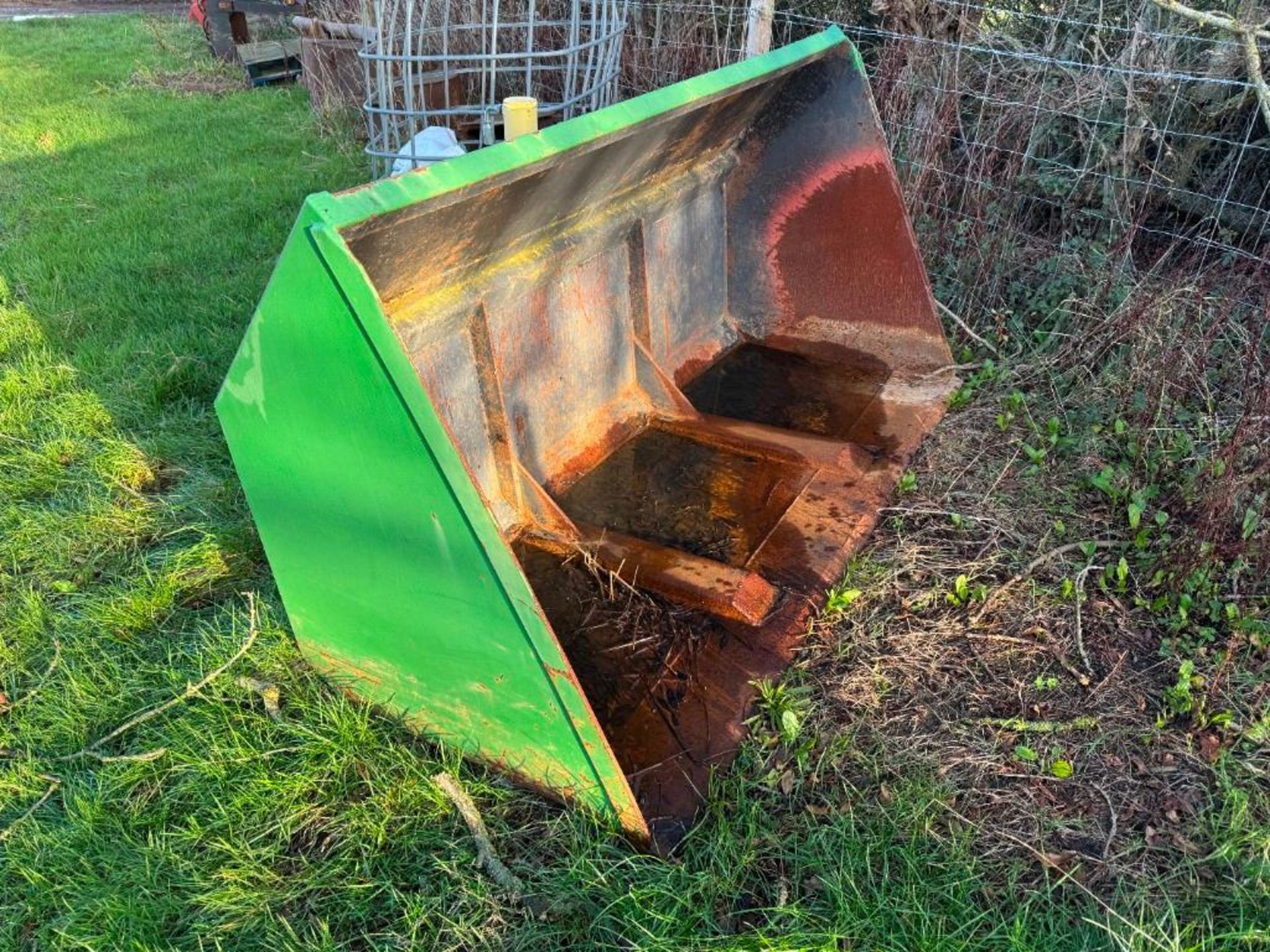 Location: Near Huntingdon, Cambridgeshire John Deere Toe Tip Bucket ...