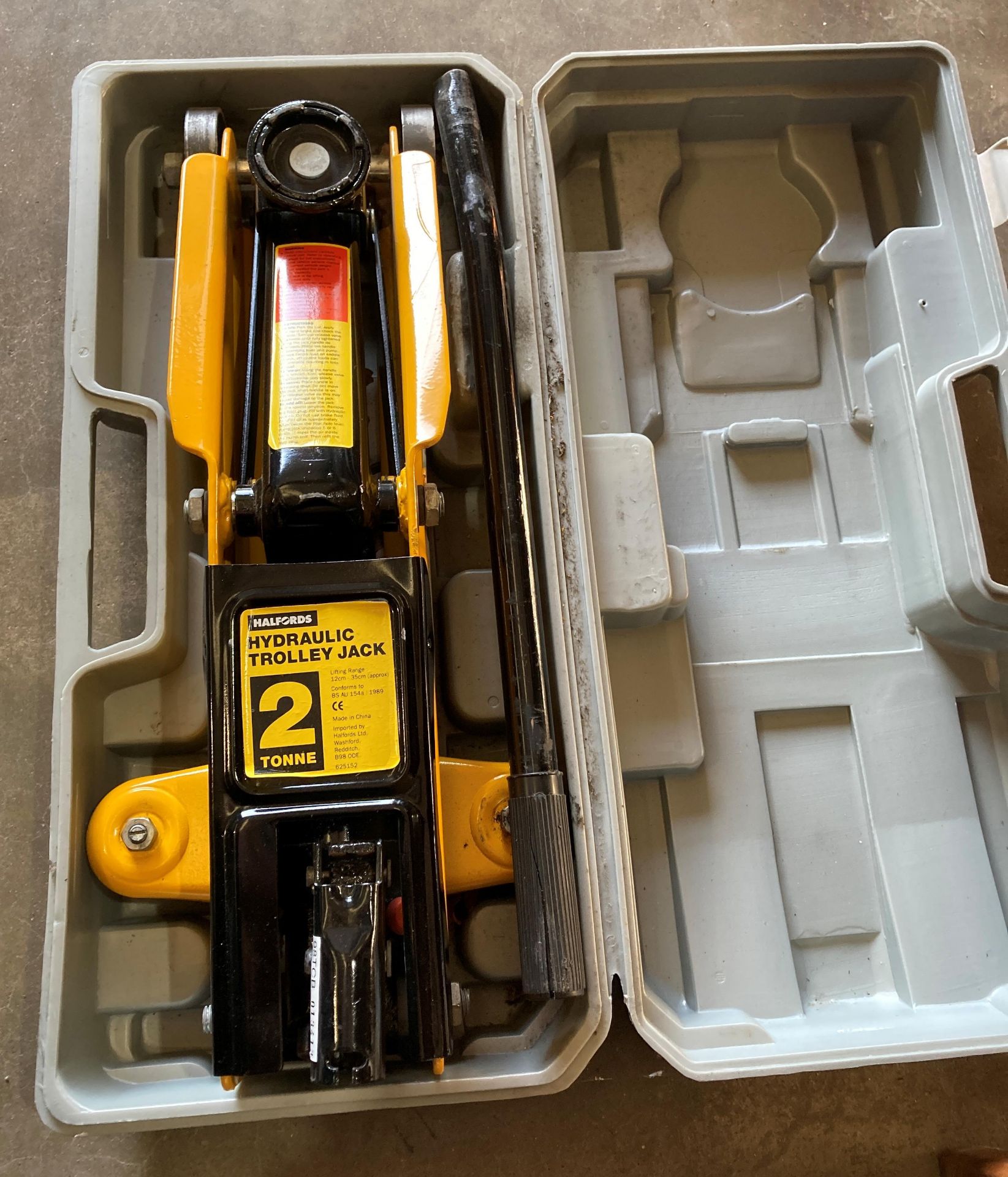 A Halfords two tonne hydraulic trolley jack in portable case (CWH Ref: MA3)