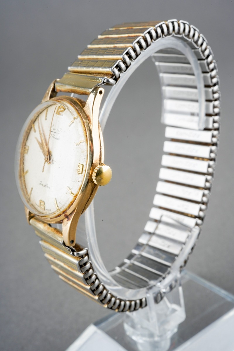 A gentlemen's 9ct gold wristwatch. The silver tone dial signed 'Everite ...