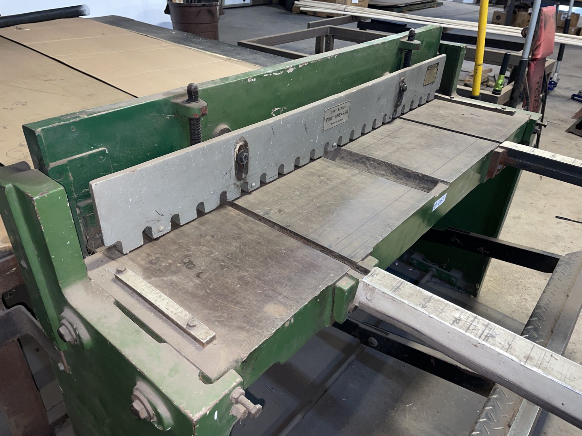 Foot Shear, Q01-1.5X1320, 52" Capacity, Feed Table