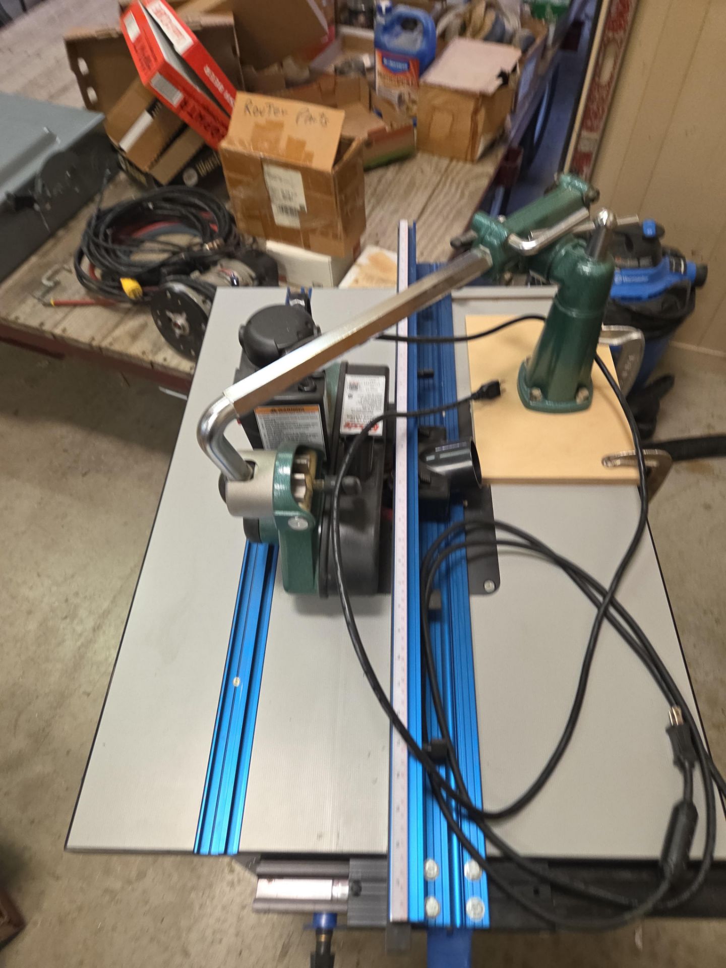 Kreg router table w/ Bosch 1617EVS route & Grizzley G4173 stock feeder