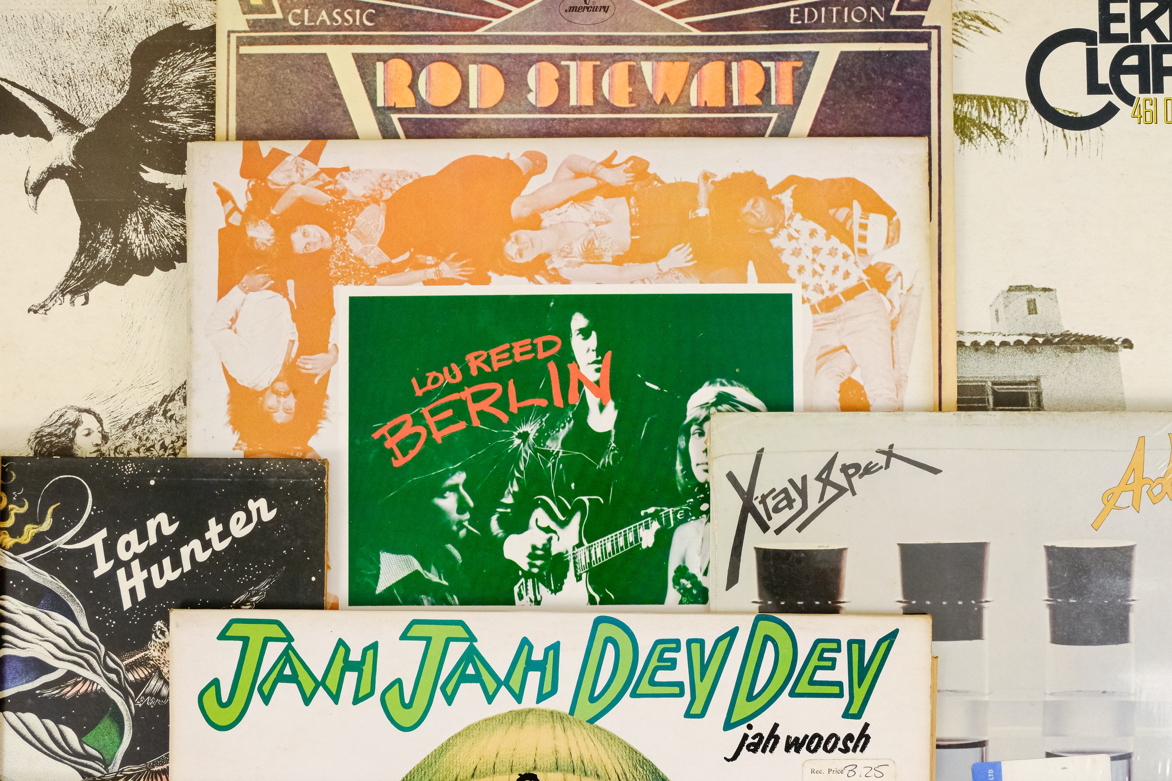 A quantity of vinyl records - including Jimi Hendrix and Rod Stewart. (15)