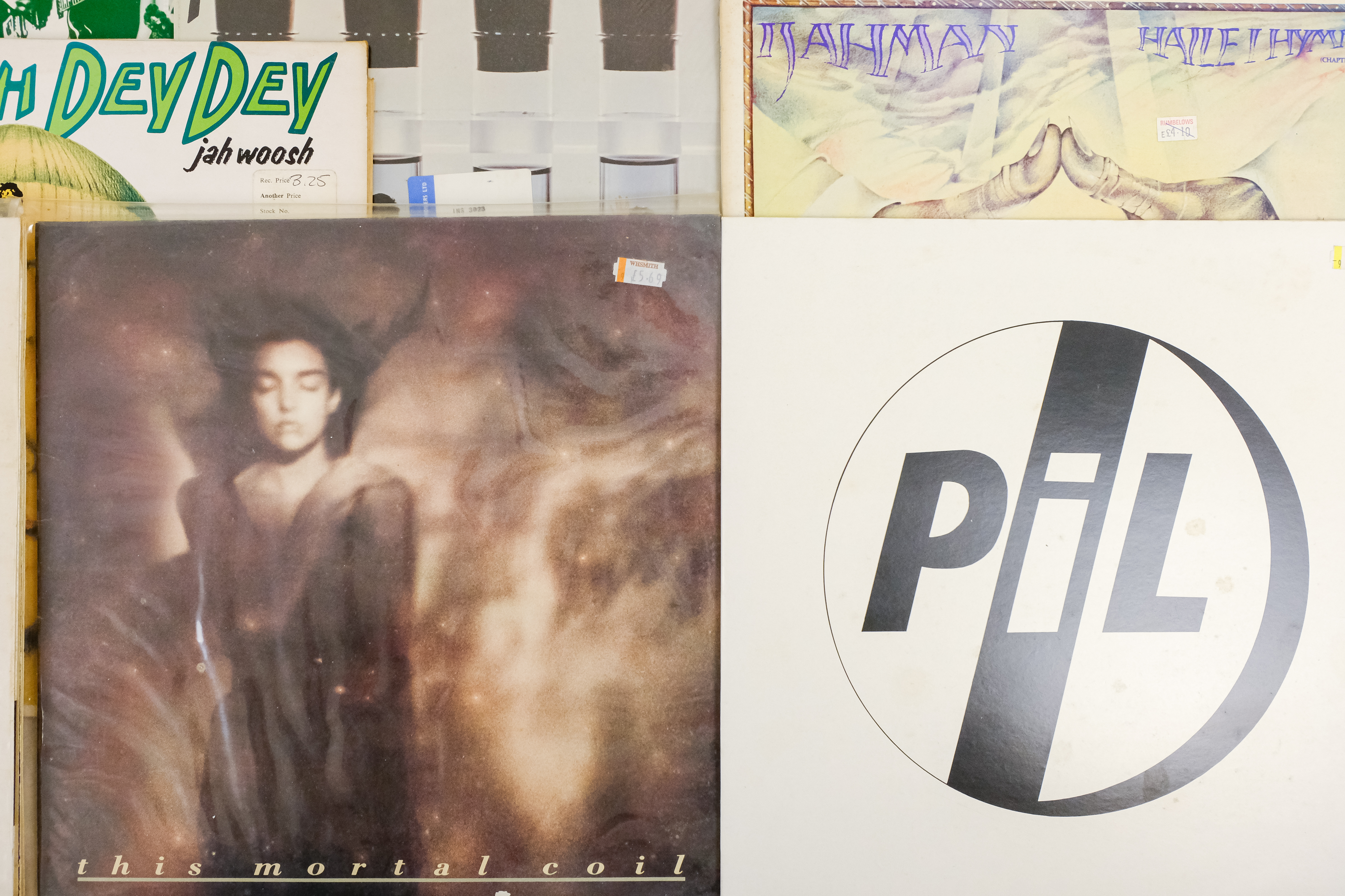 A quantity of vinyl records - including Jimi Hendrix and Rod Stewart. (15)