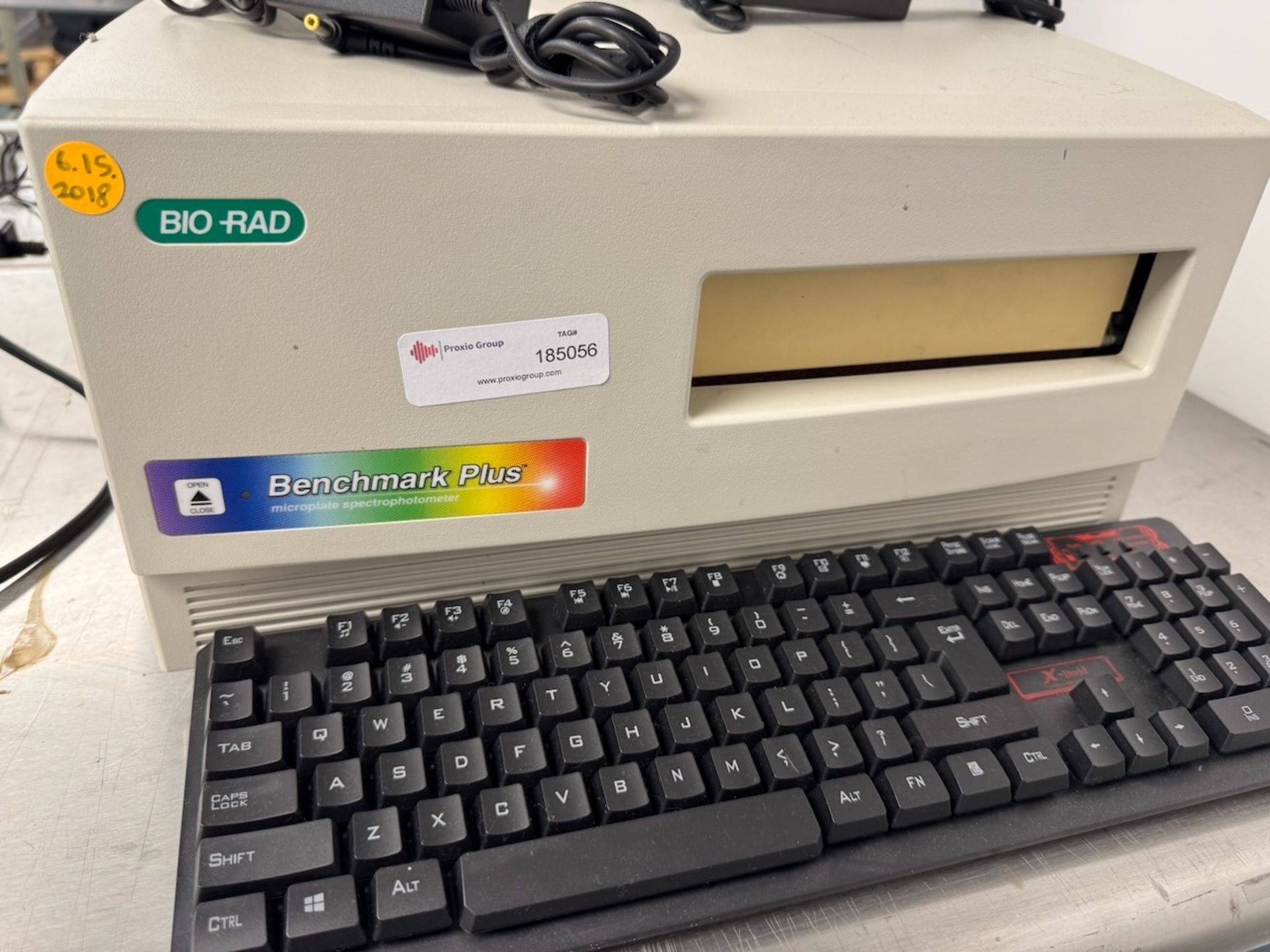 Bio-Rad Benchmark Plus Microplate Spectrophotometer w/pictured computer ...