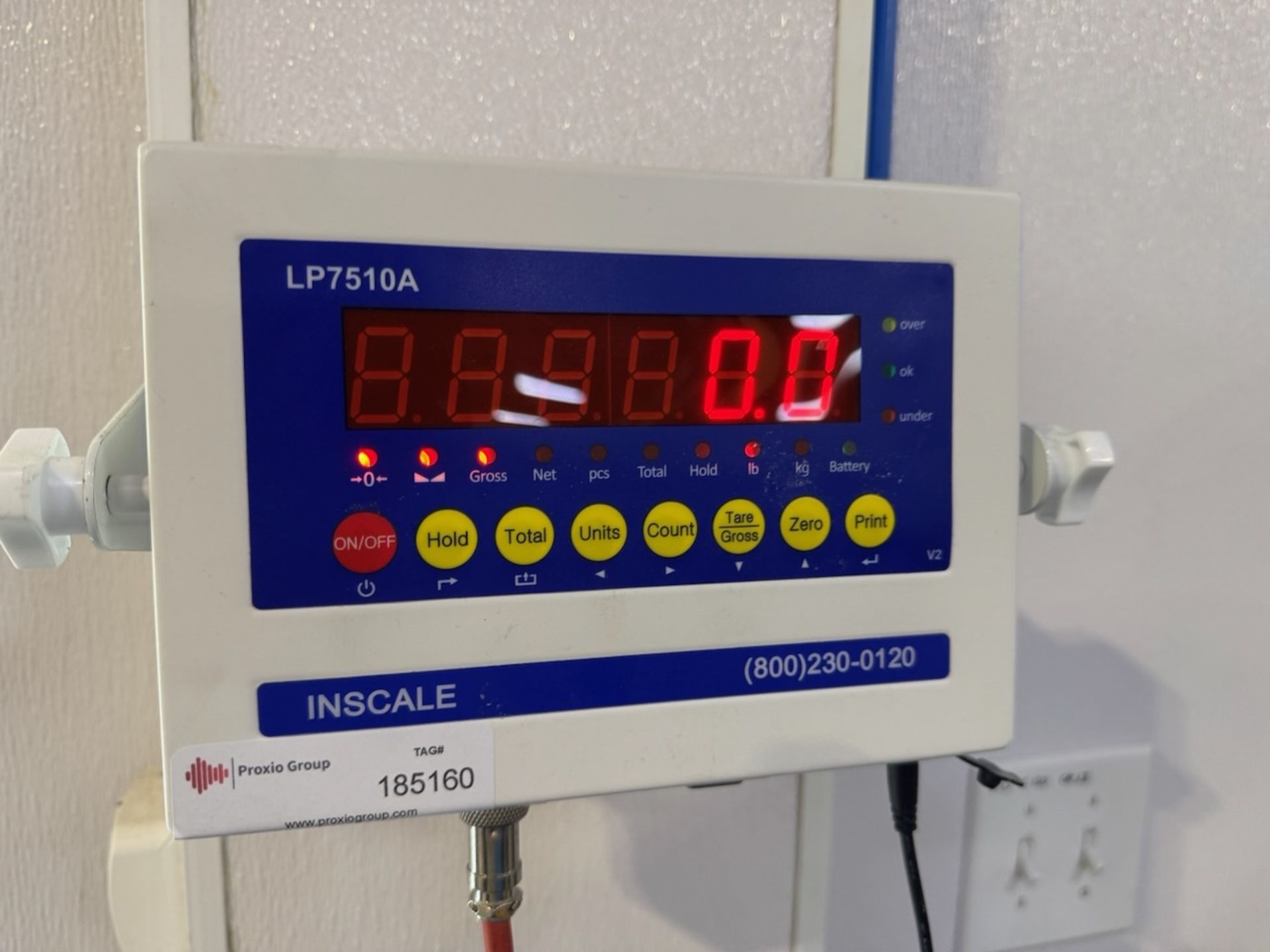 Inscale floor scale with diamond plate platform and wall-mounted ...