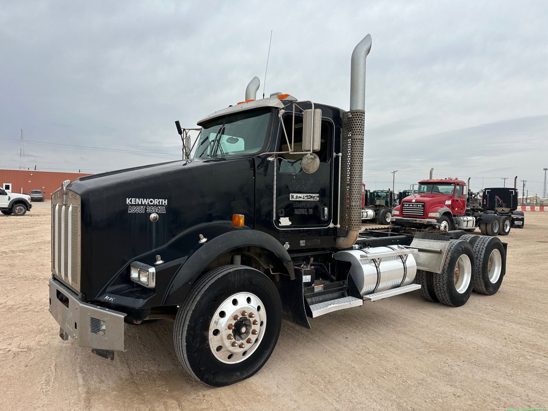 (Odessa. TX) 2009 KENWORTH T800 STARTS AND RUNS. Engine: Caterpillar ...