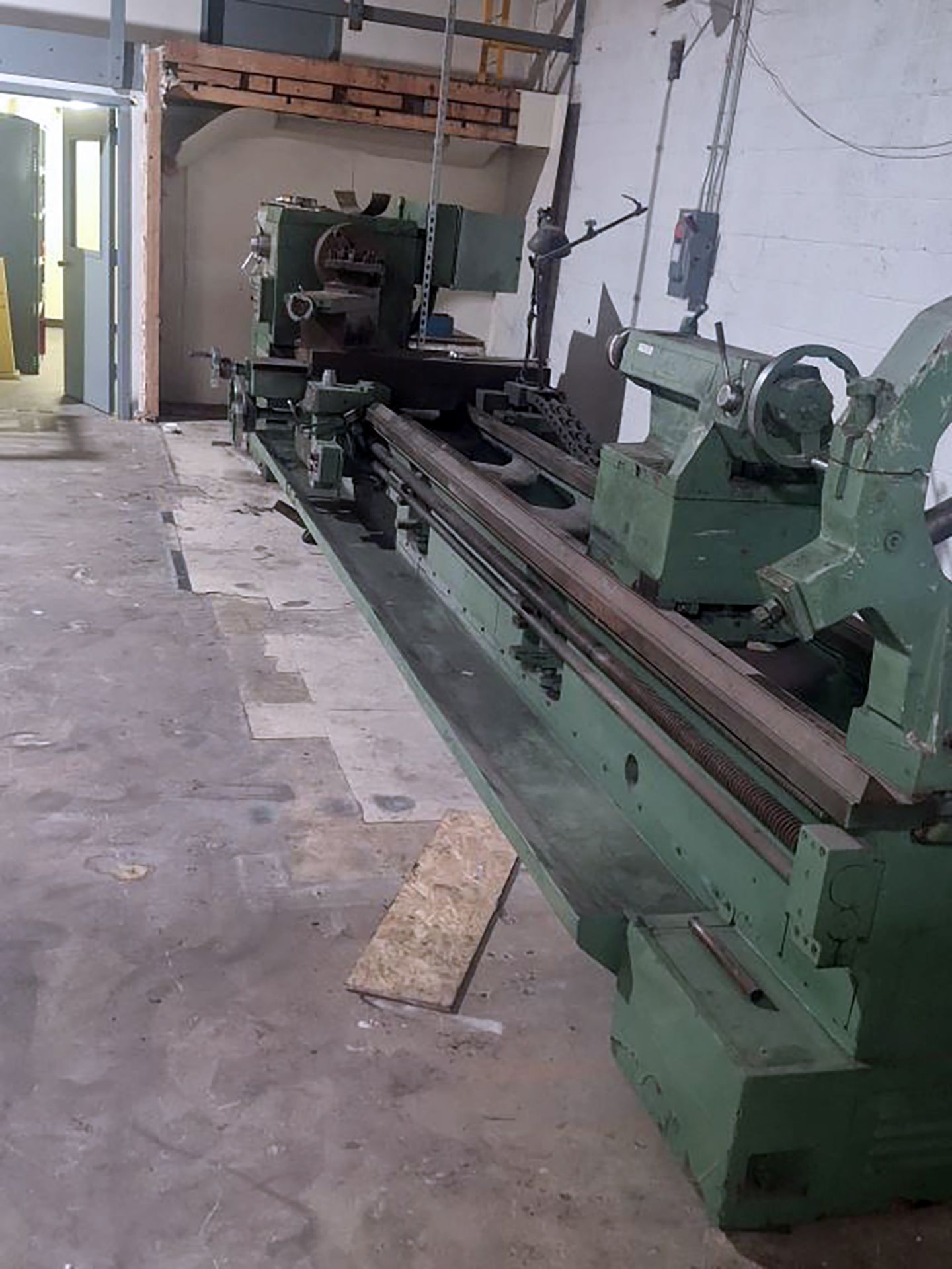 Saro SPA 1000x5000 Manual Engine Lathe Description Swing Over Bed: 39. ...